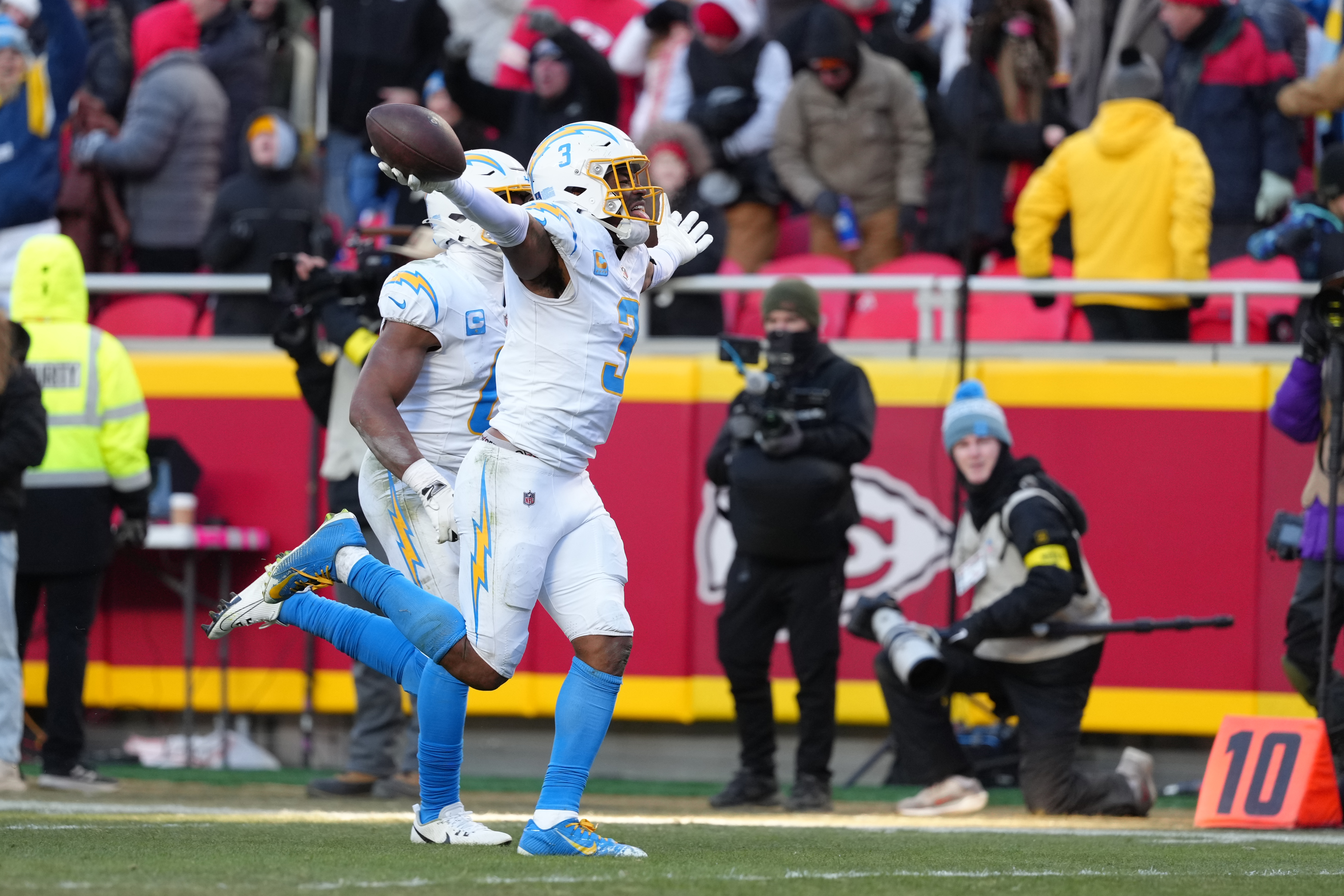 Surging Chargers defense is turning coordinator Jesse Minter into a hot ...