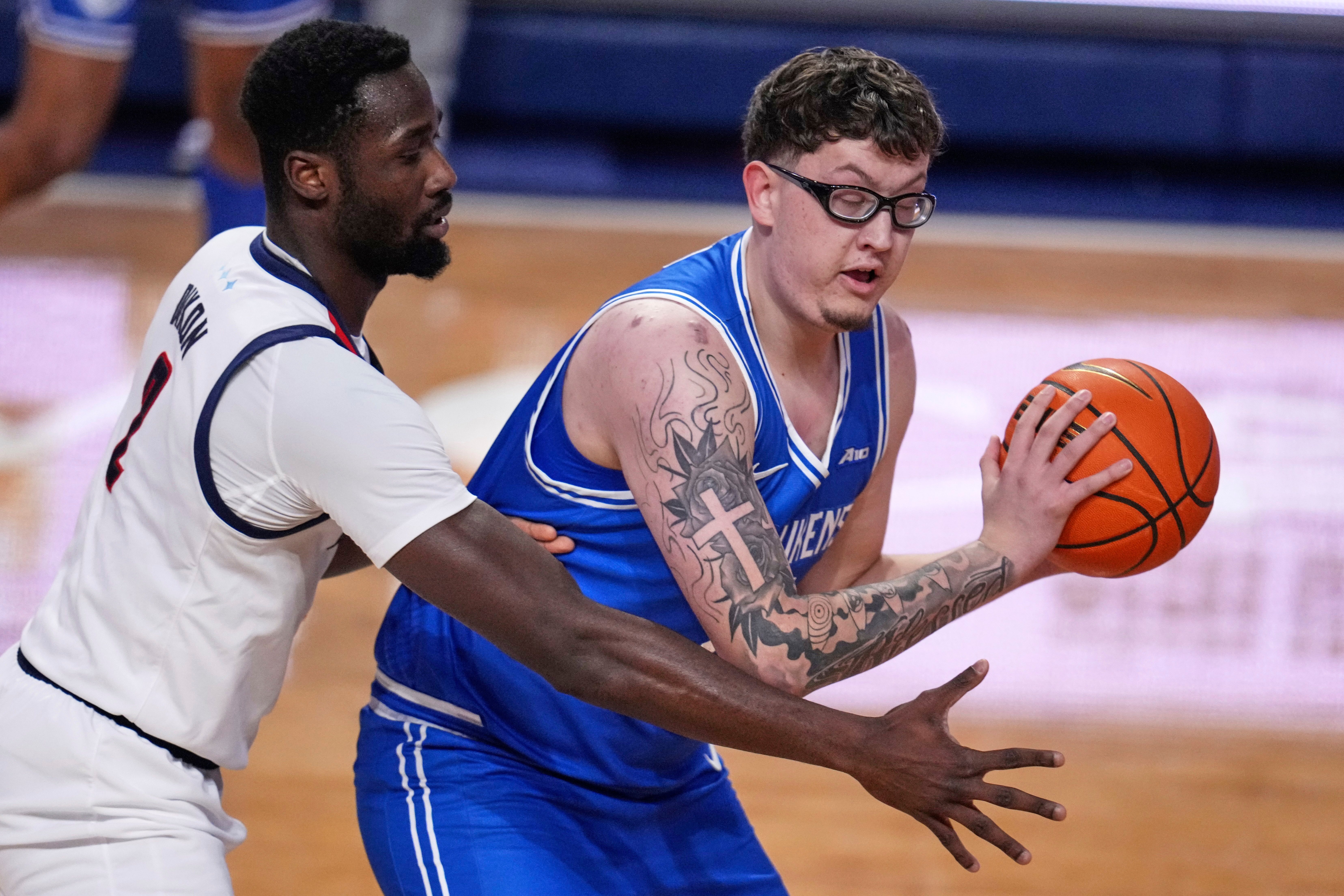No. 24 Saint Louis pushes win streak to 12 by holding off Duquesne 81 ...