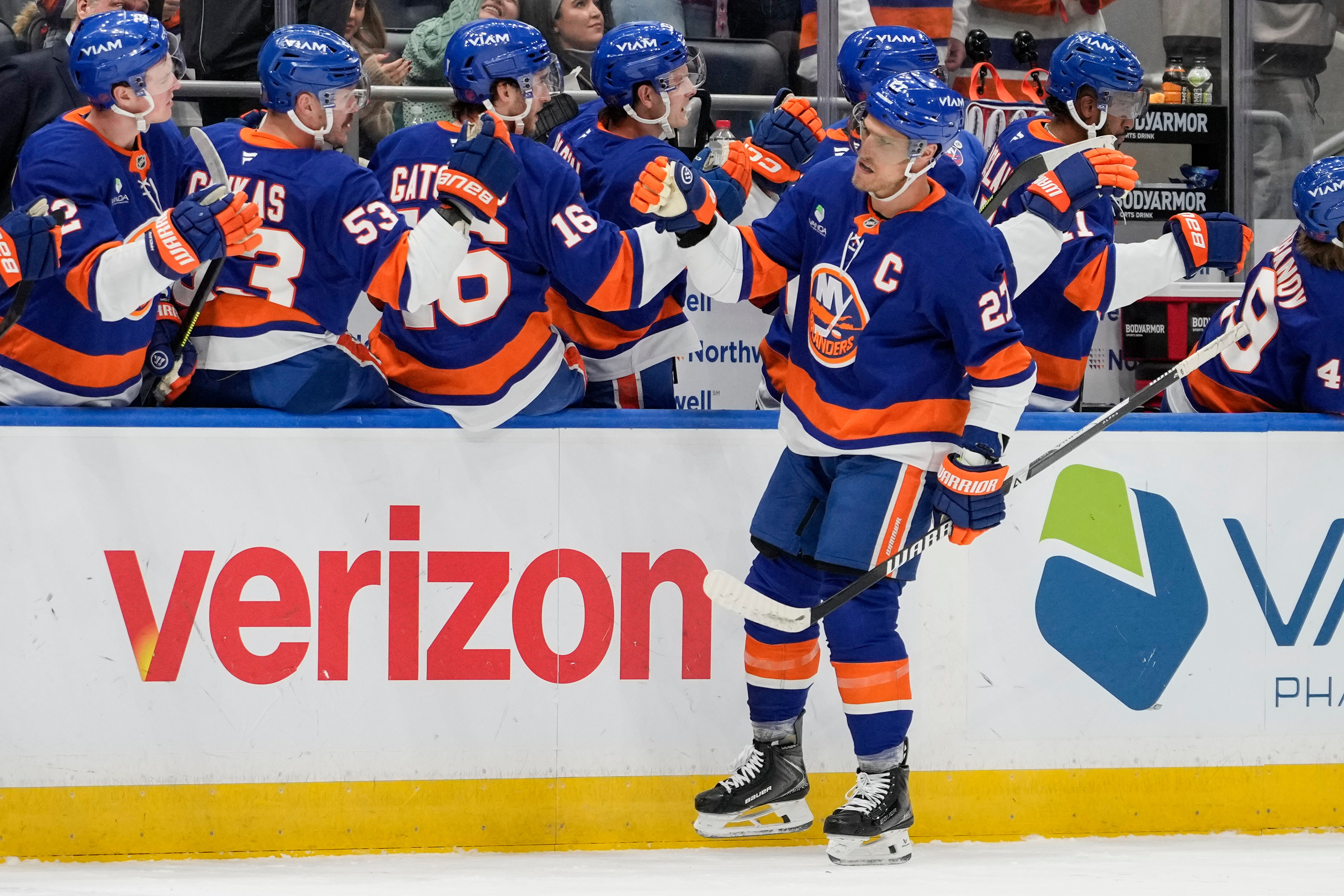 Anders Lee scores twice as Islanders beat Ducks 5-2 | 9news.com