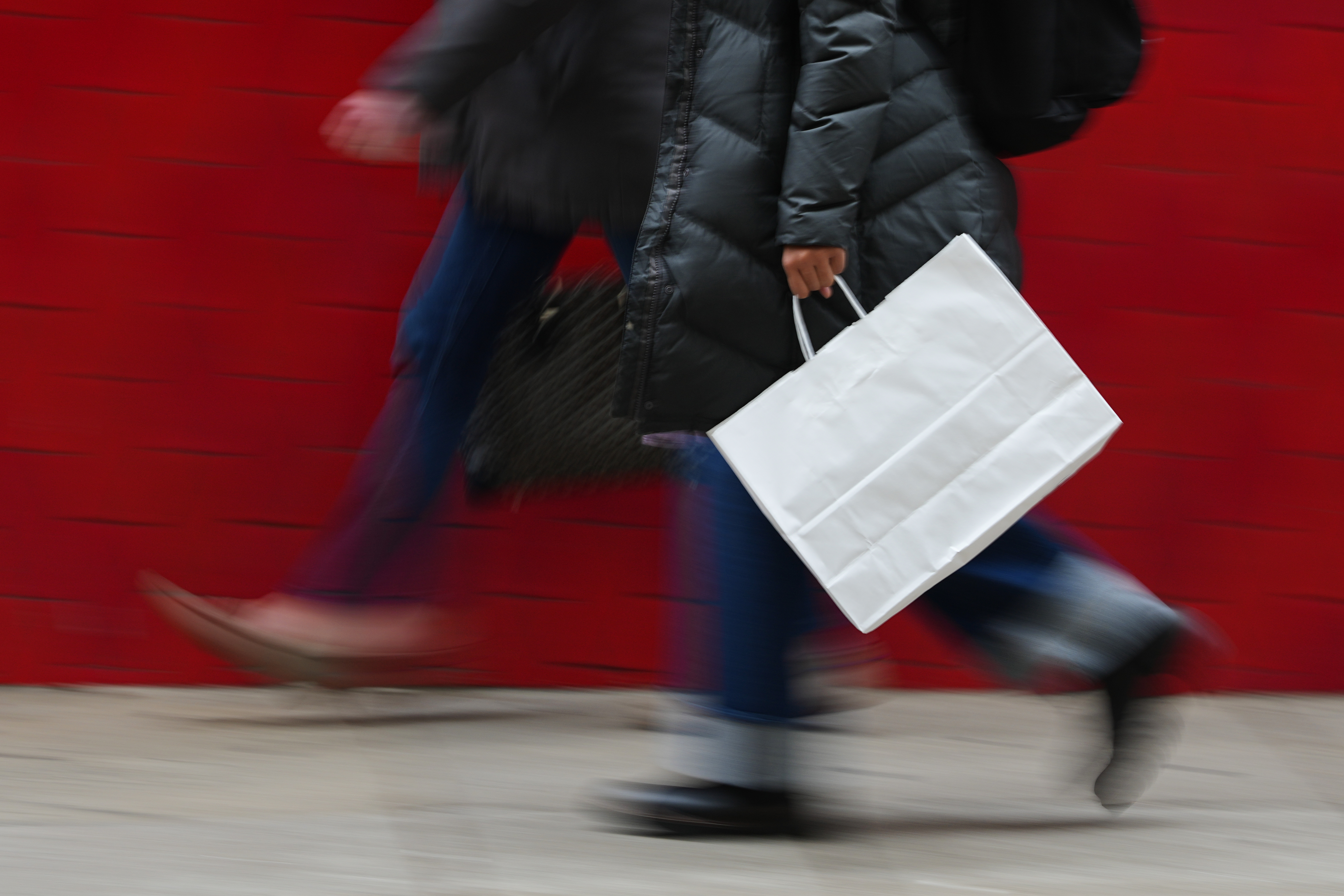 What Americans think about giving cash as holiday gifts, according to a ...