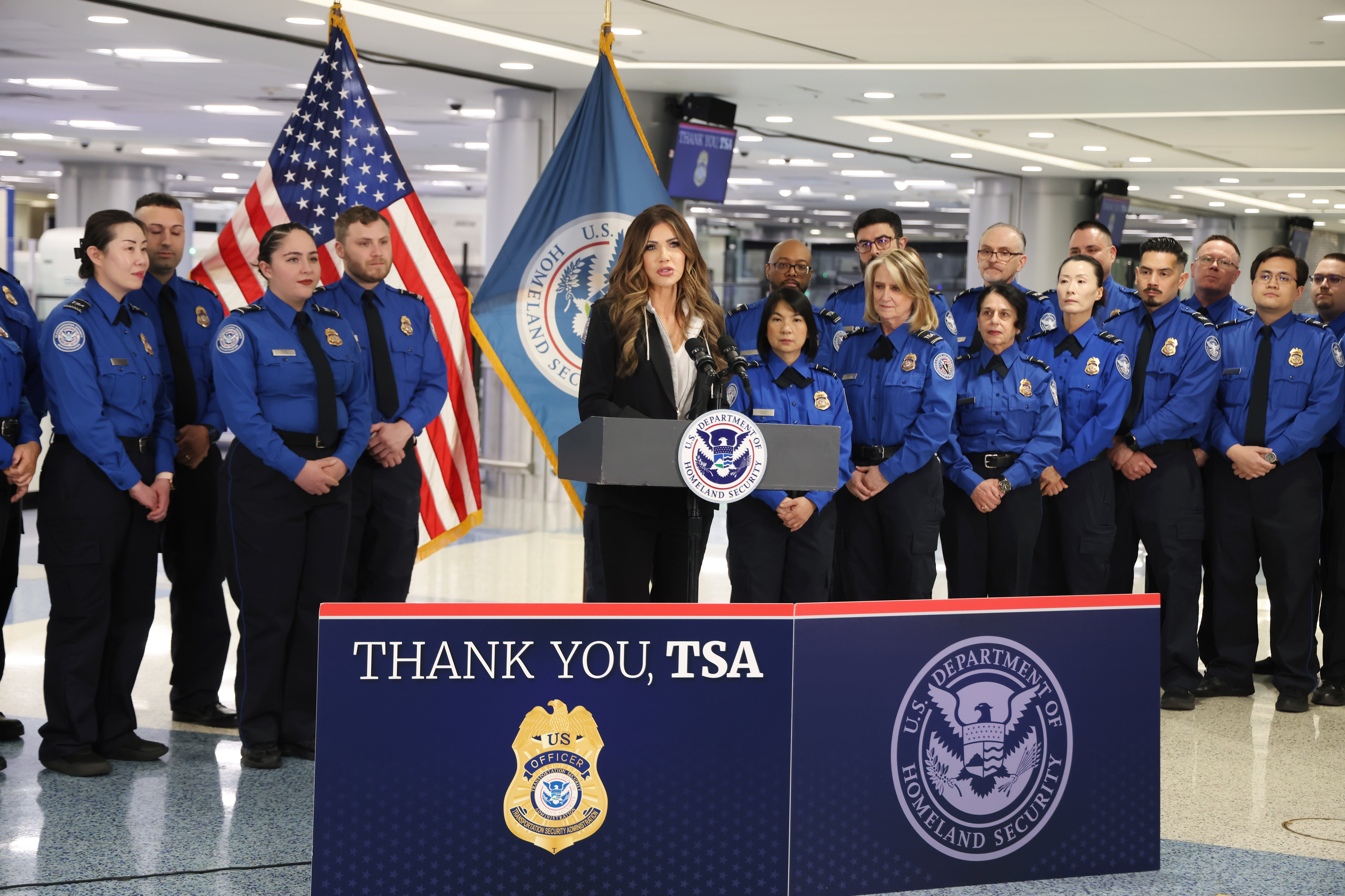 TSA renews push to end collective bargaining agreement for airport ...
