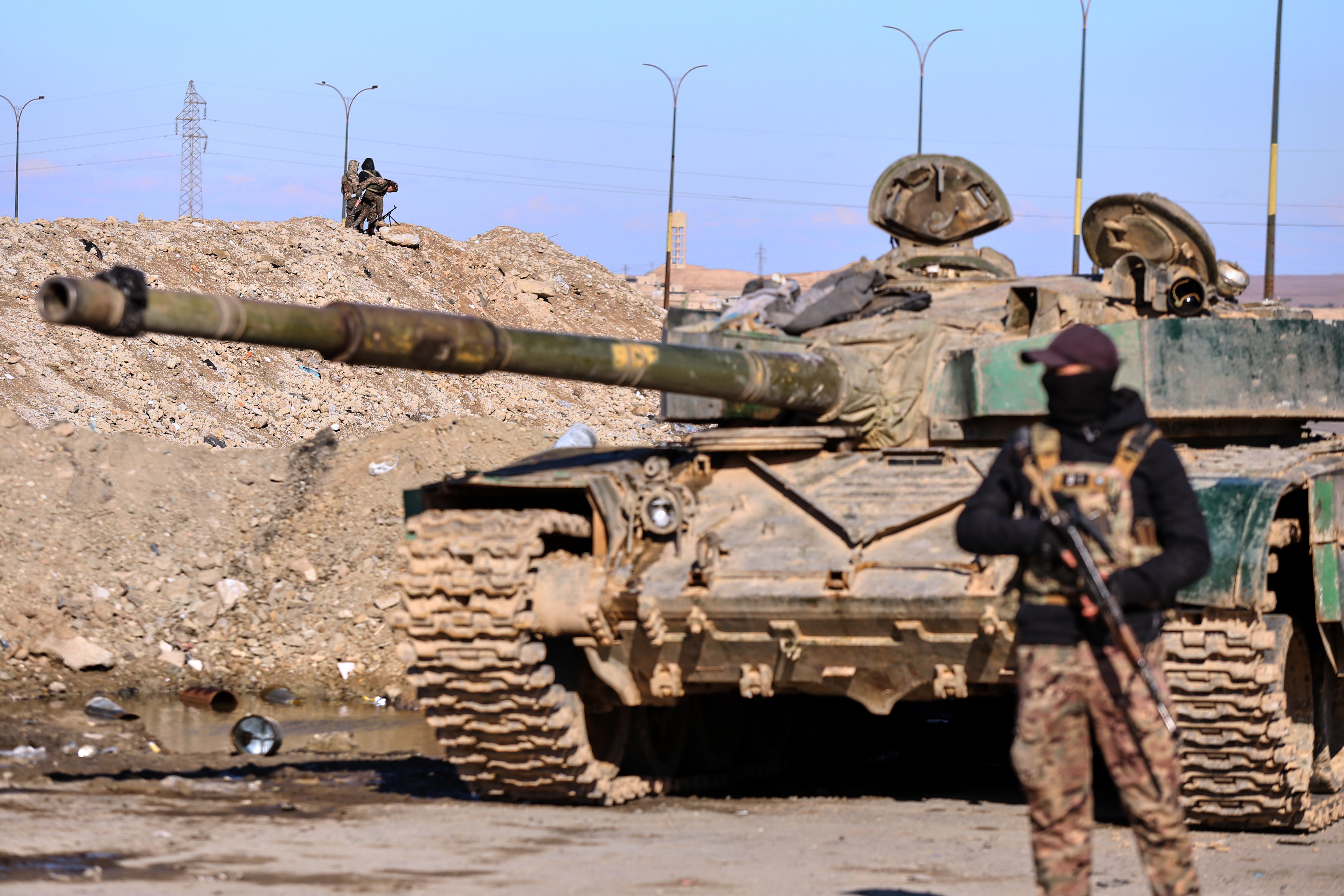 Syrian interior ministry: 120 Islamic State group members escape from ...