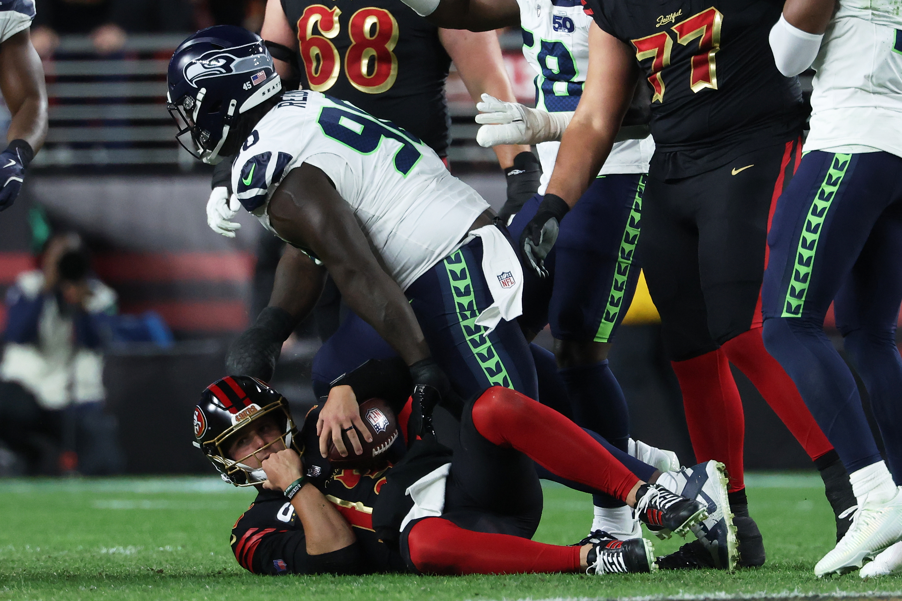 49ers' offense goes silent against Seahawks, costing them NFC's No. 1 ...