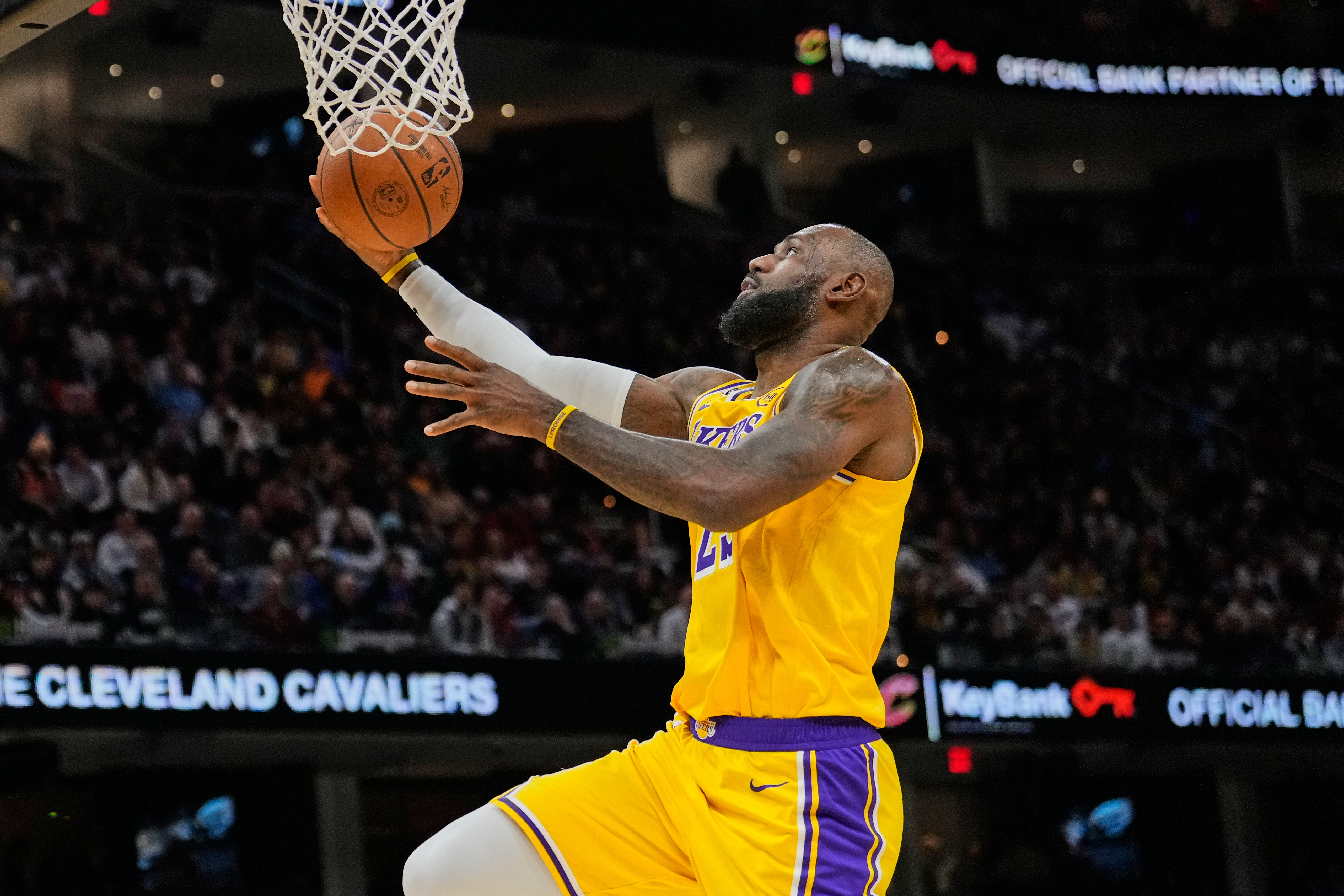 LeBron James tears up during tribute video of his 25 straight points ...