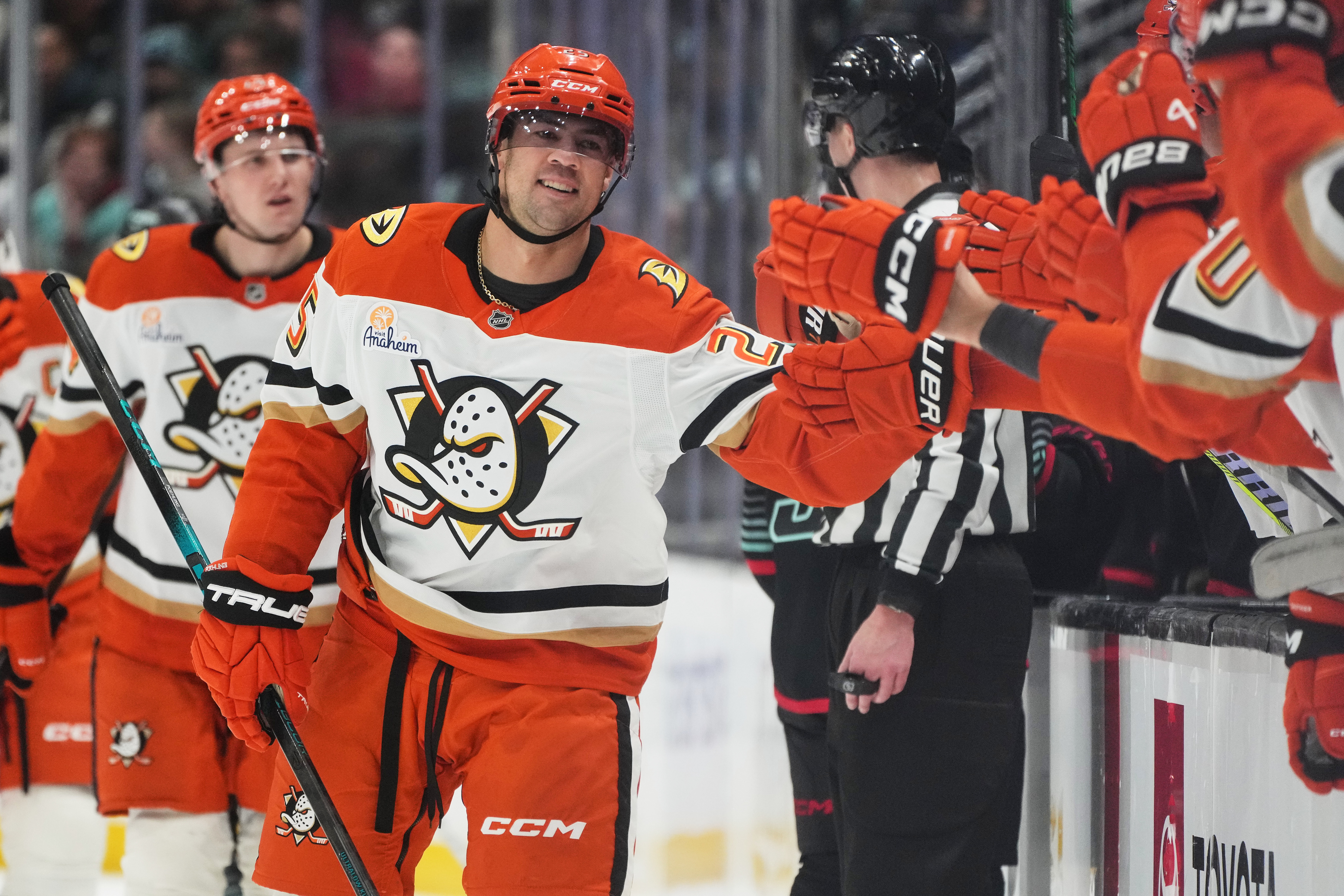 Ducks beat Kraken 4-2 for 6th straight victory following 9-game losing ...