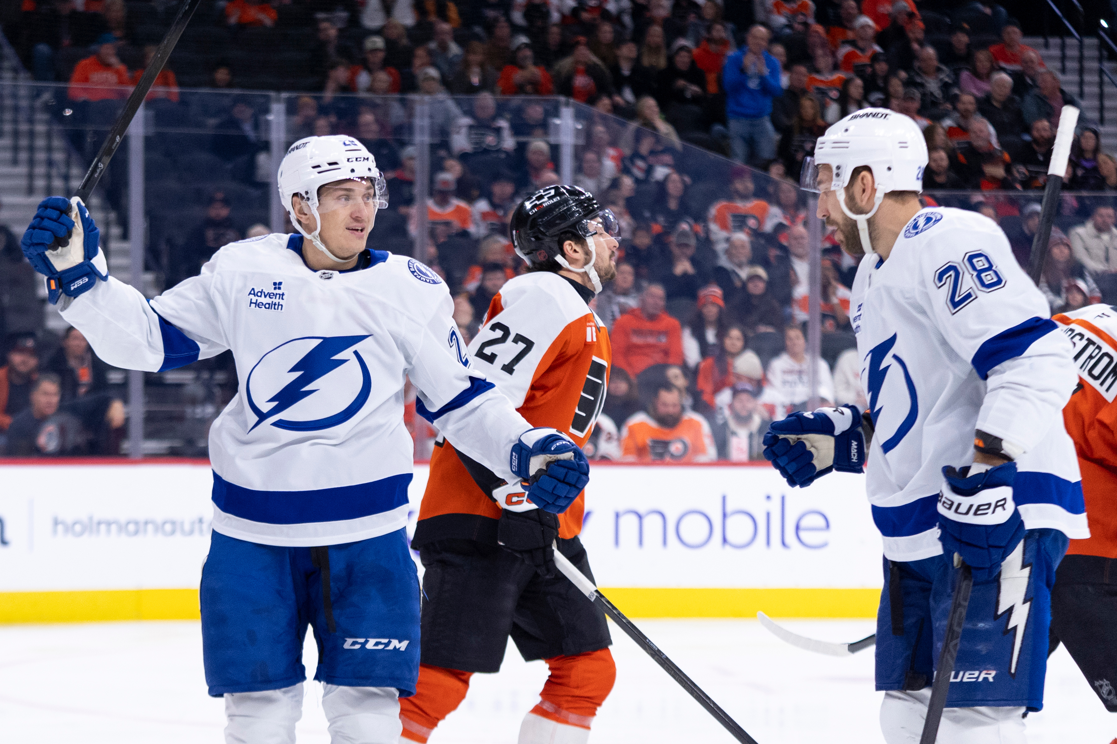 Lightning beat Flyers for 10th straight win as Cooper notches 600th win ...