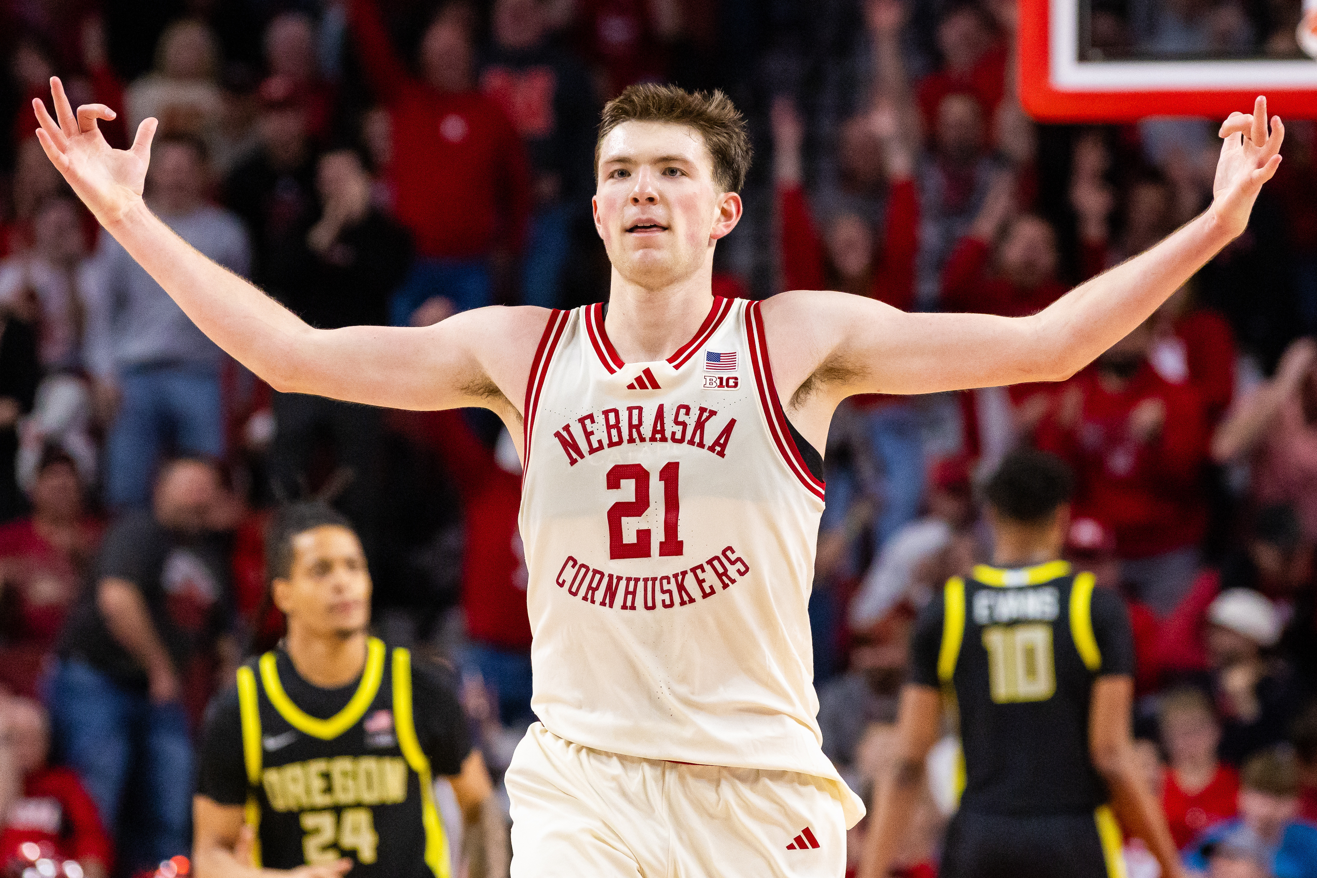 No. 8 Nebraska extends winning streak to 21 games with a 90-55 victory ...