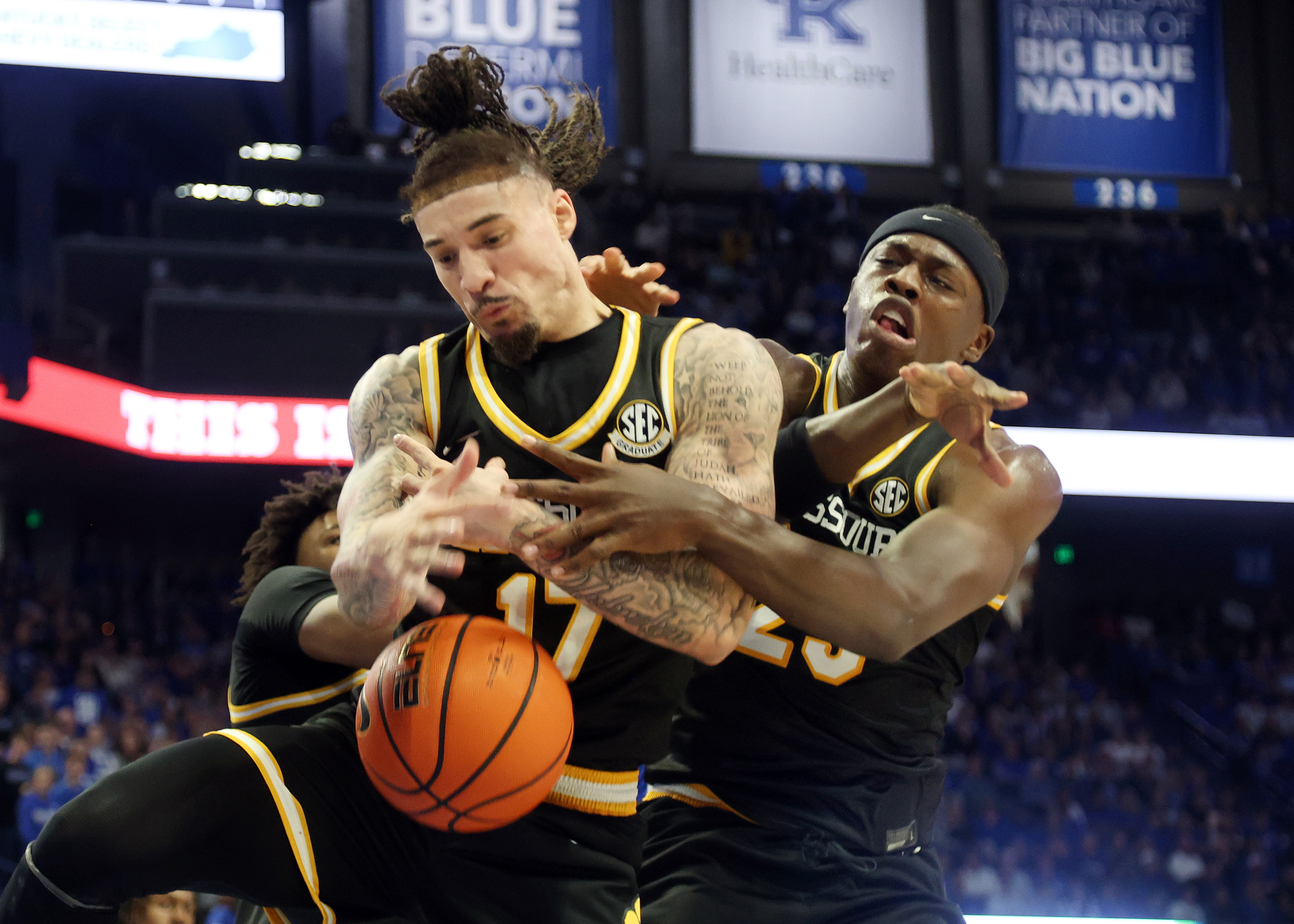 Missouri beats Kentucky 73-68 for first win in Lexington | ksdk.com