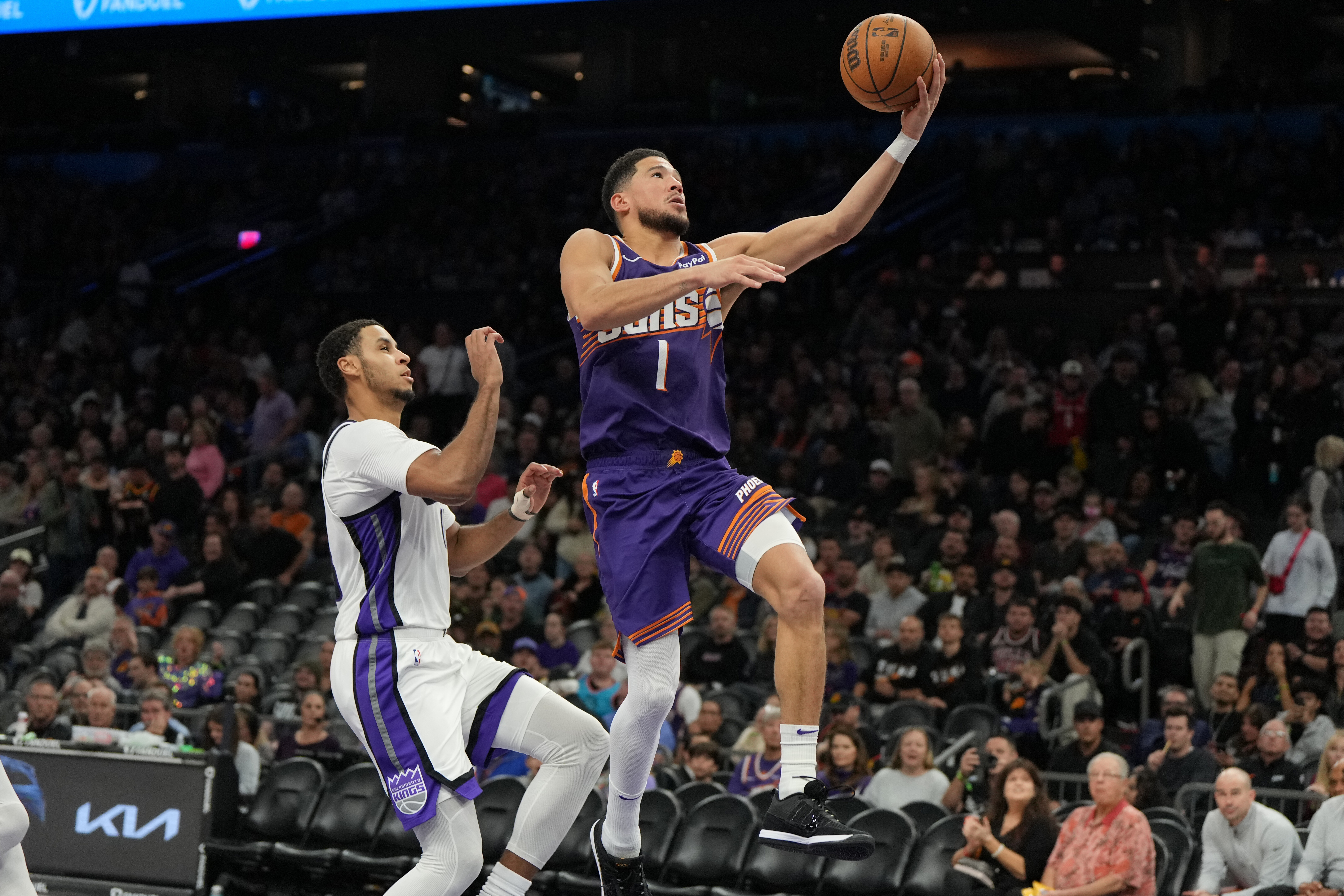 Booker scores 20 in 1st quarter, finishes with 33 as Suns rout Kings 129-102 | 5newsonline.com
