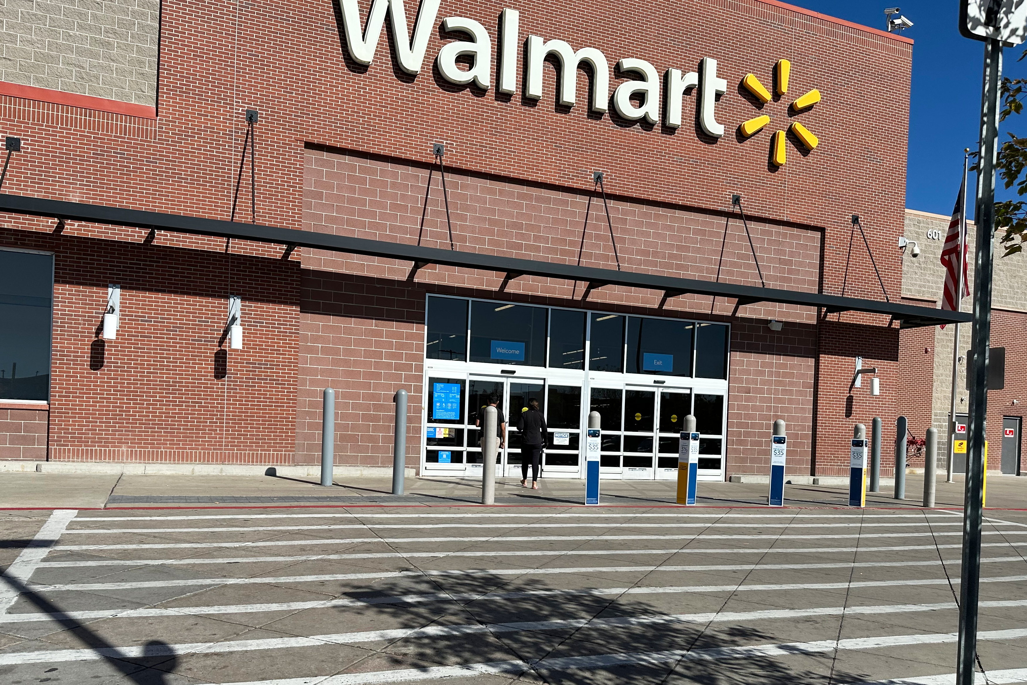 Here's what stores are open, and which ones are closed, on Christmas ...