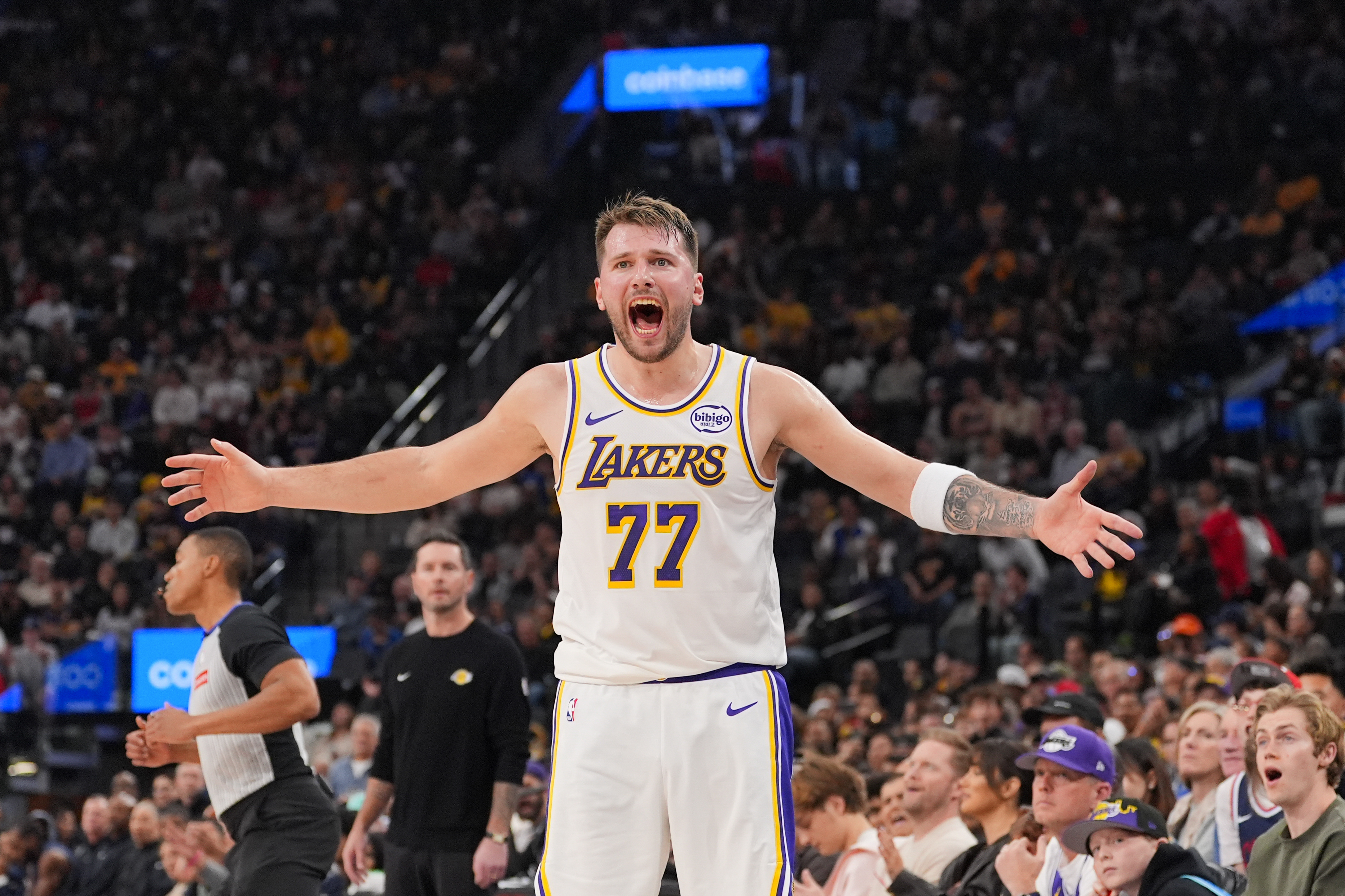 Luka Doncic exits Lakers game with leg injury | 9news.com
