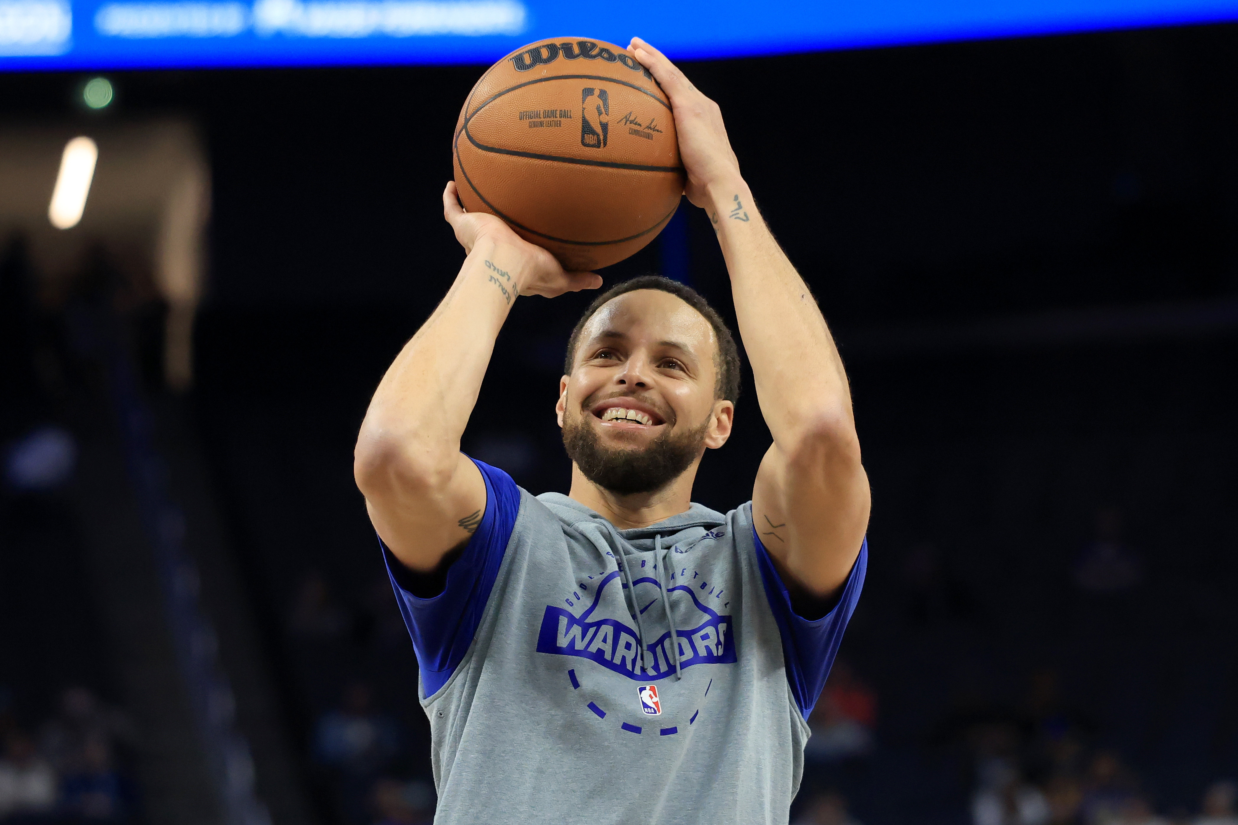 Warriors star Stephen Curry exits with sore right knee that has ...