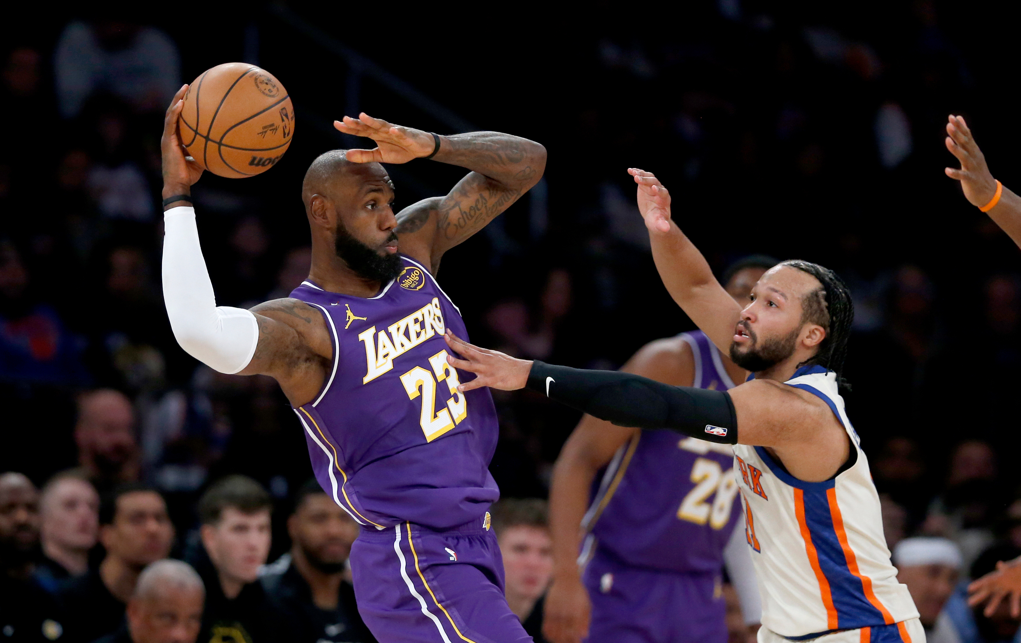 Knicks beat Lakers 112-100 to spoil LeBron James' 32nd regular-season ...