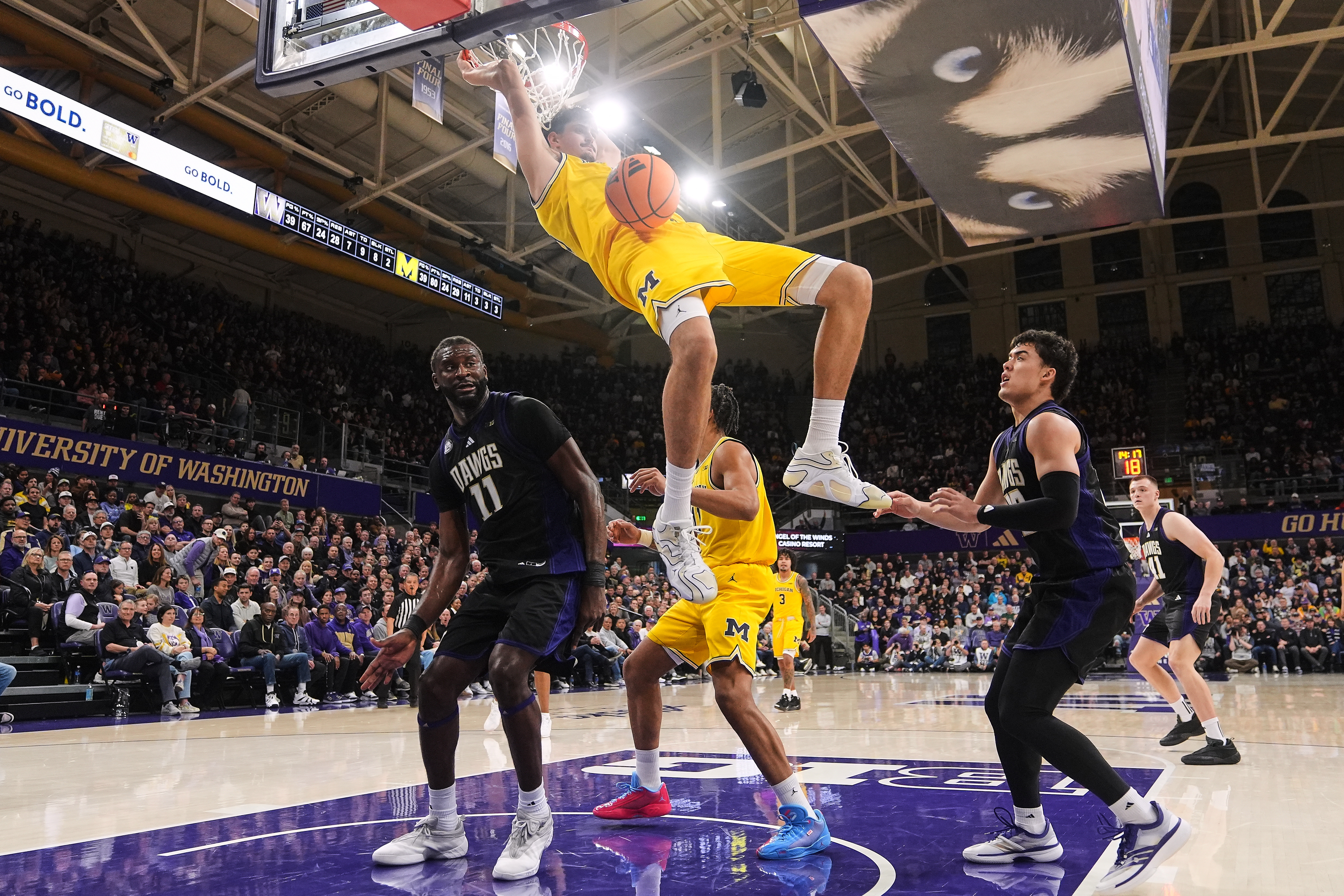 No. 4 Michigan rebounds from 1st loss with 82-72 win at Washington ...