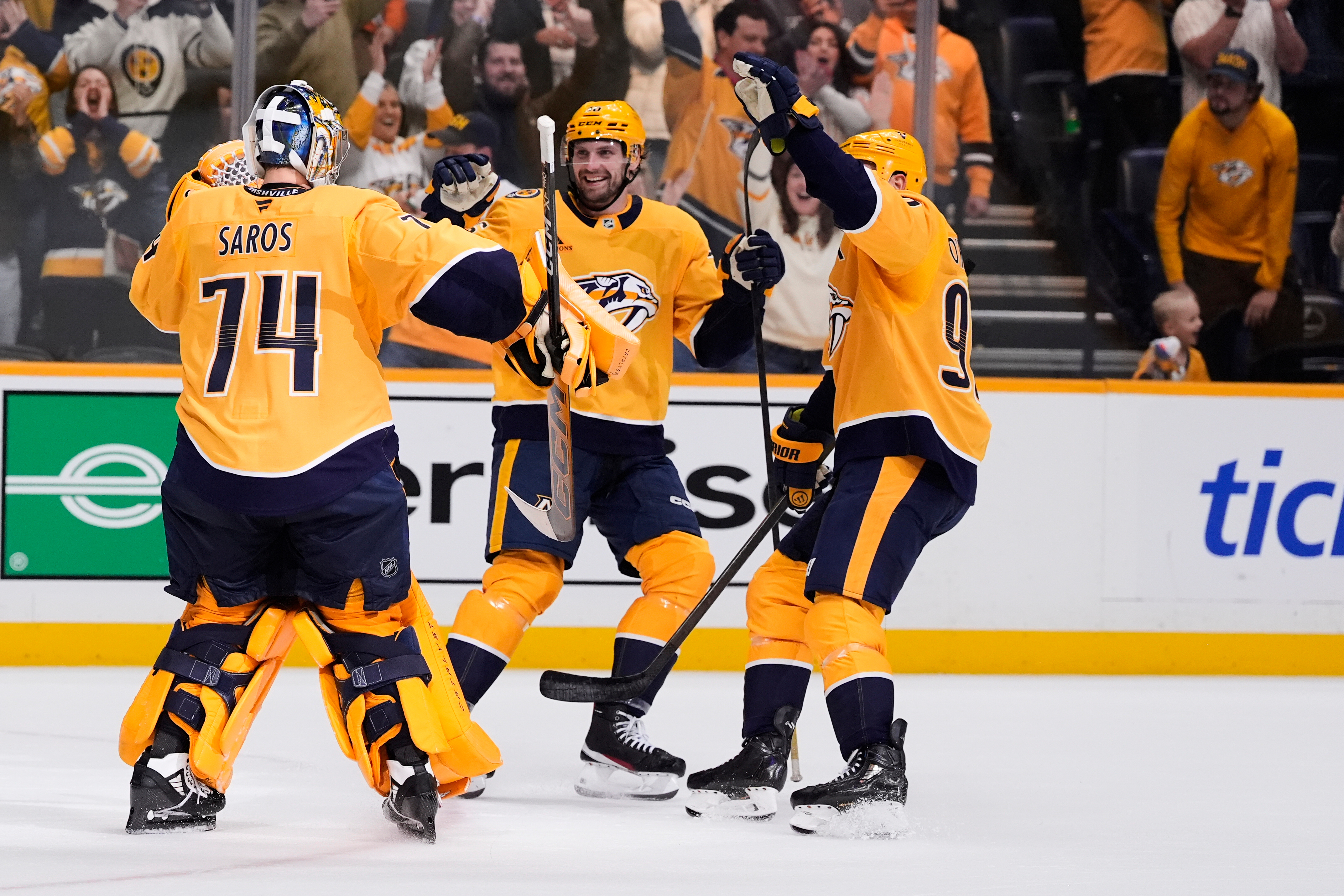 Saros shines in Predators' 2-1 shootout victory over Islanders | wtol.com