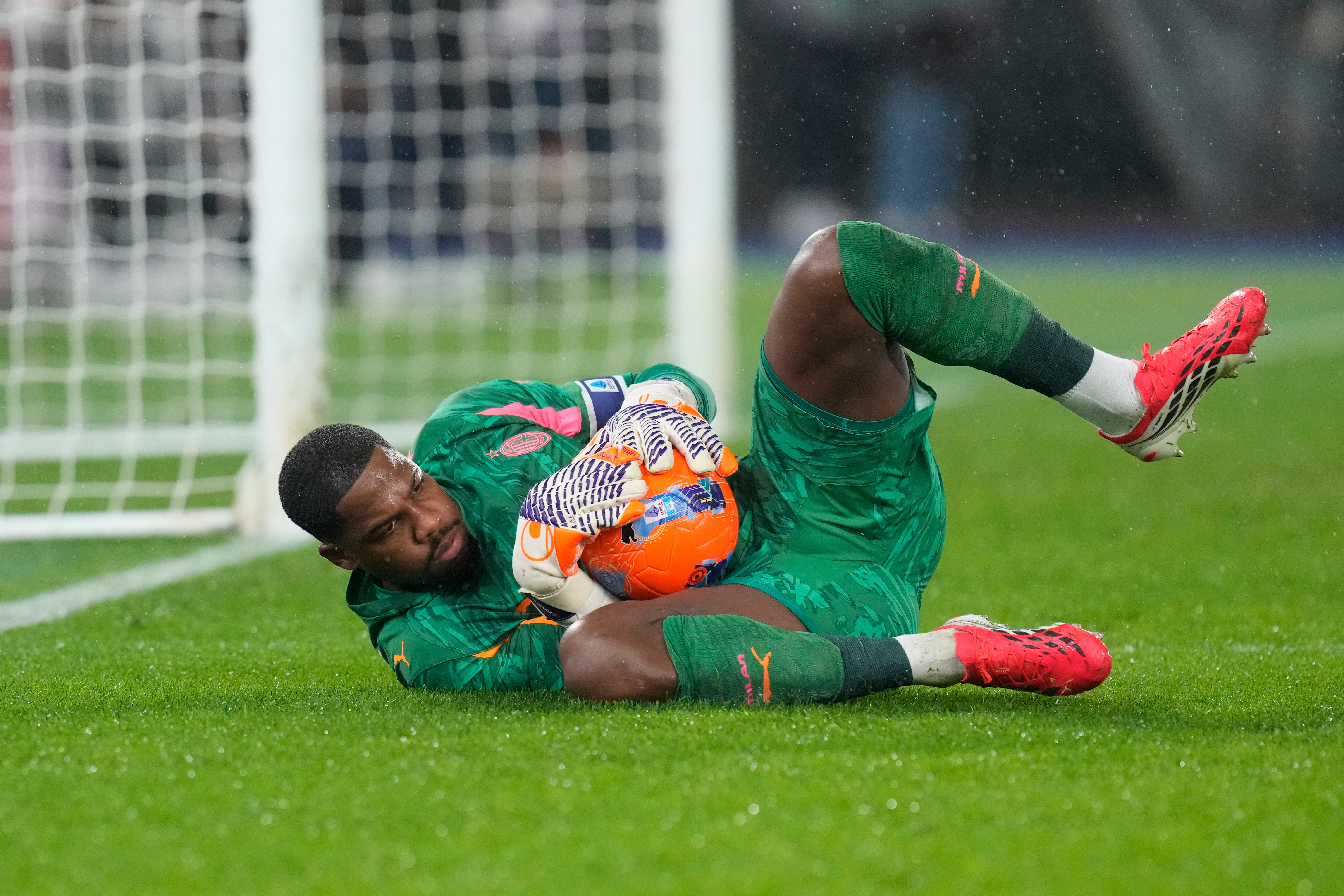 AC Milan goalkeeper Mike Maignan signs new deal to 2031 | ksdk.com