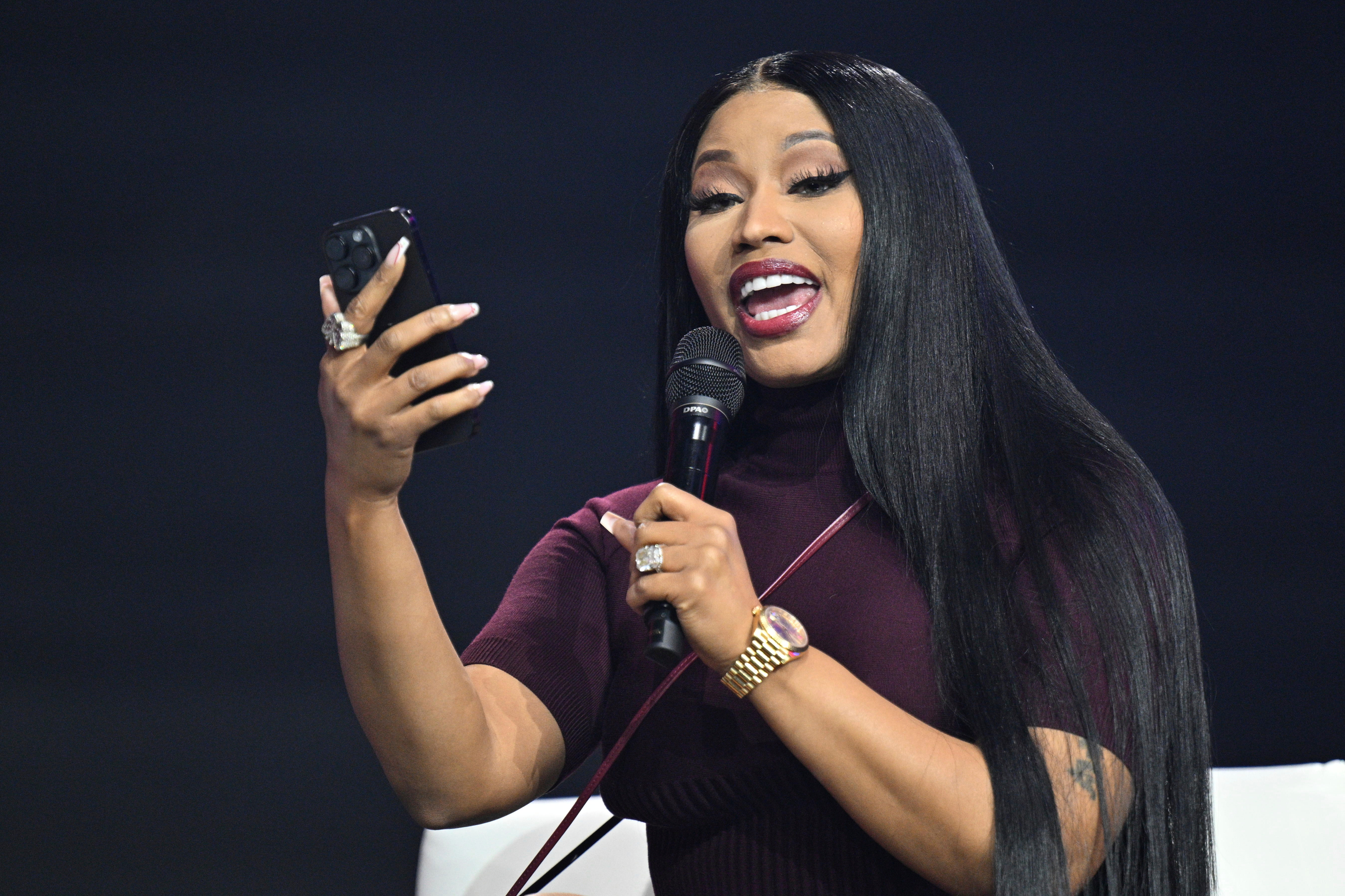 Nicki Minaj surprises conservatives with praise for Trump, Vance at ...