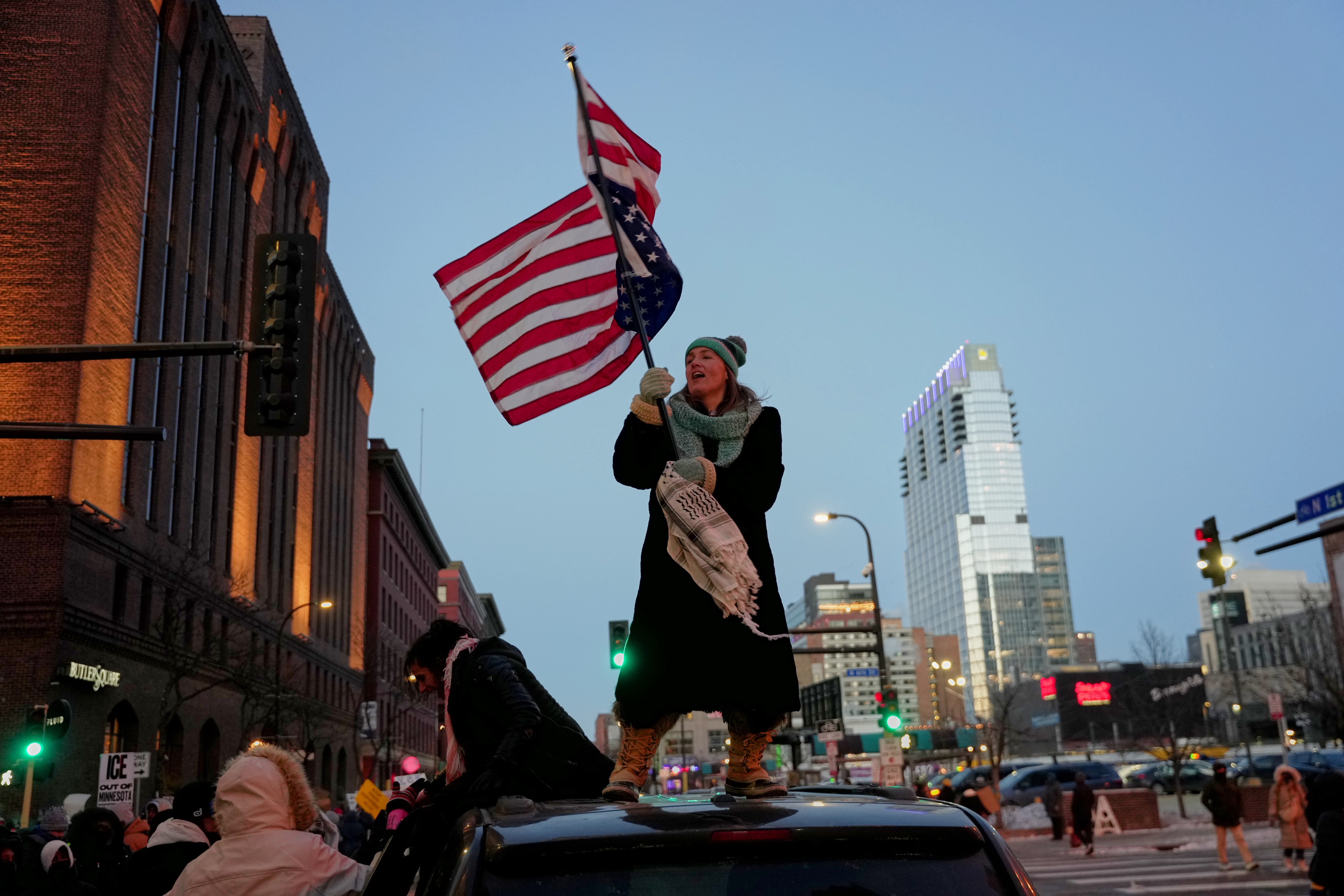 Minnesota killing produces backlash against Trump administration from ...