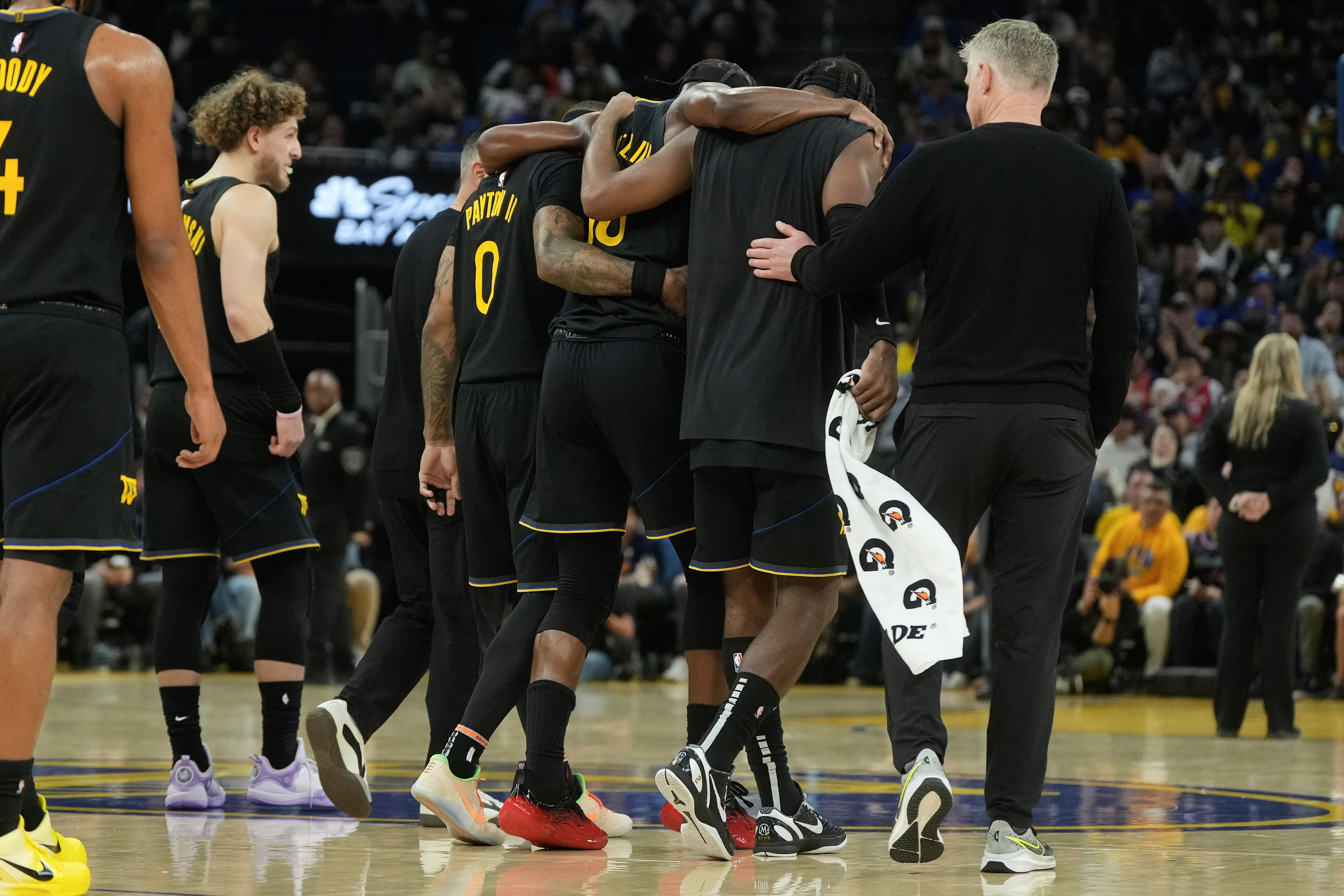 Warriors star Jimmy Butler goes down with right knee injury in win over ...
