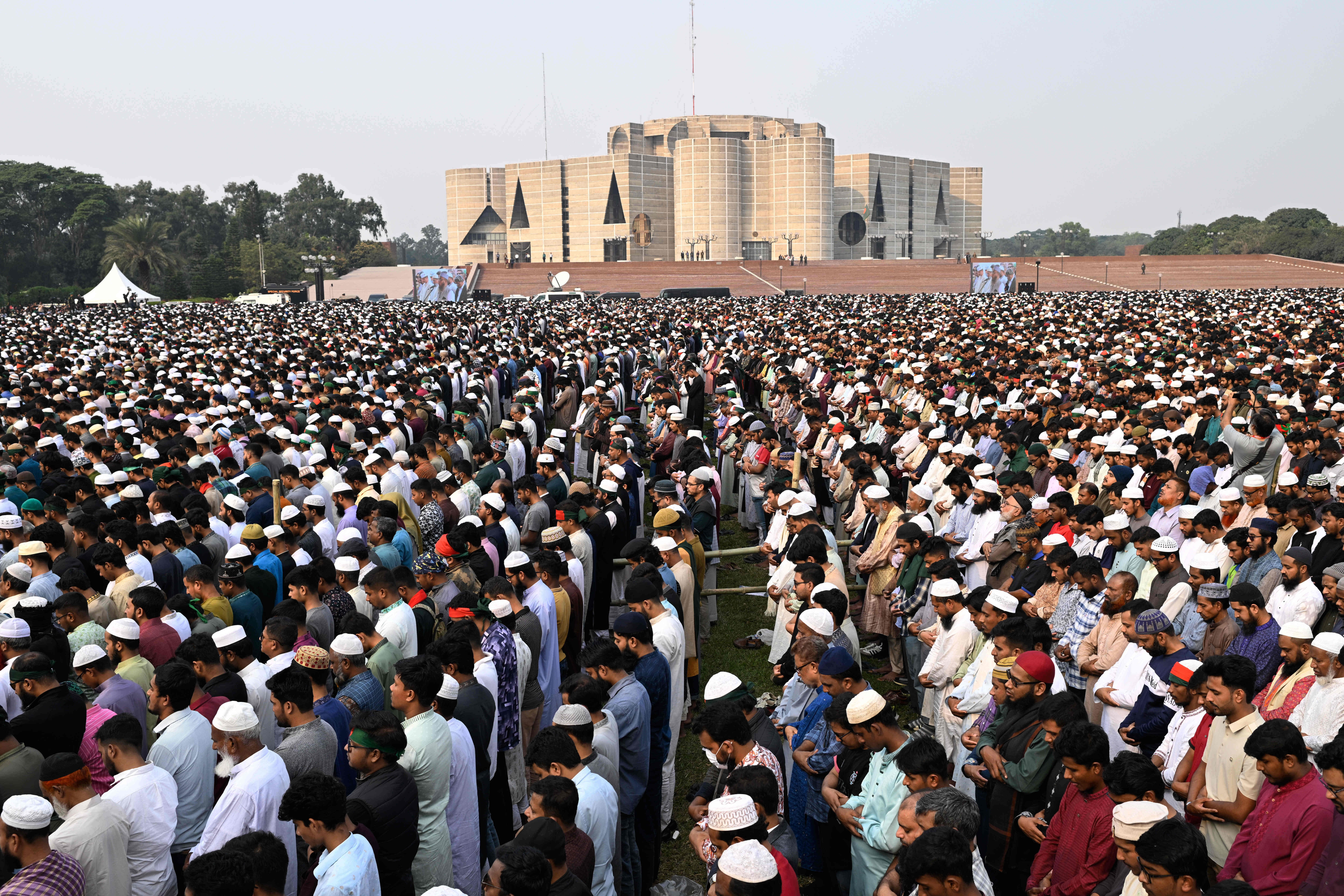 A funeral for slain Bangladeshi activist draws hundreds of thousands ...
