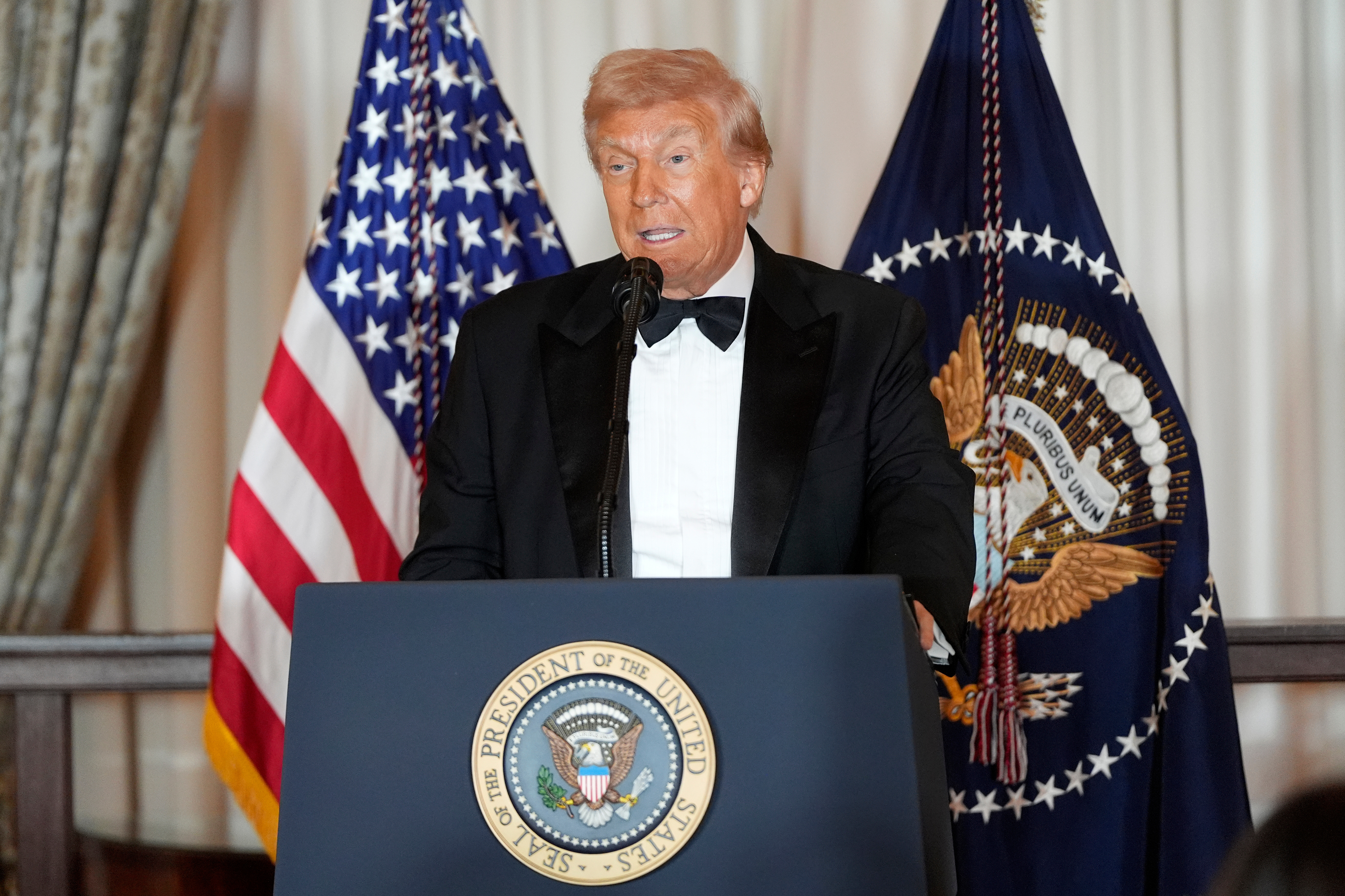 Trump awards medals to the Kennedy Center honorees in an Oval Office ...