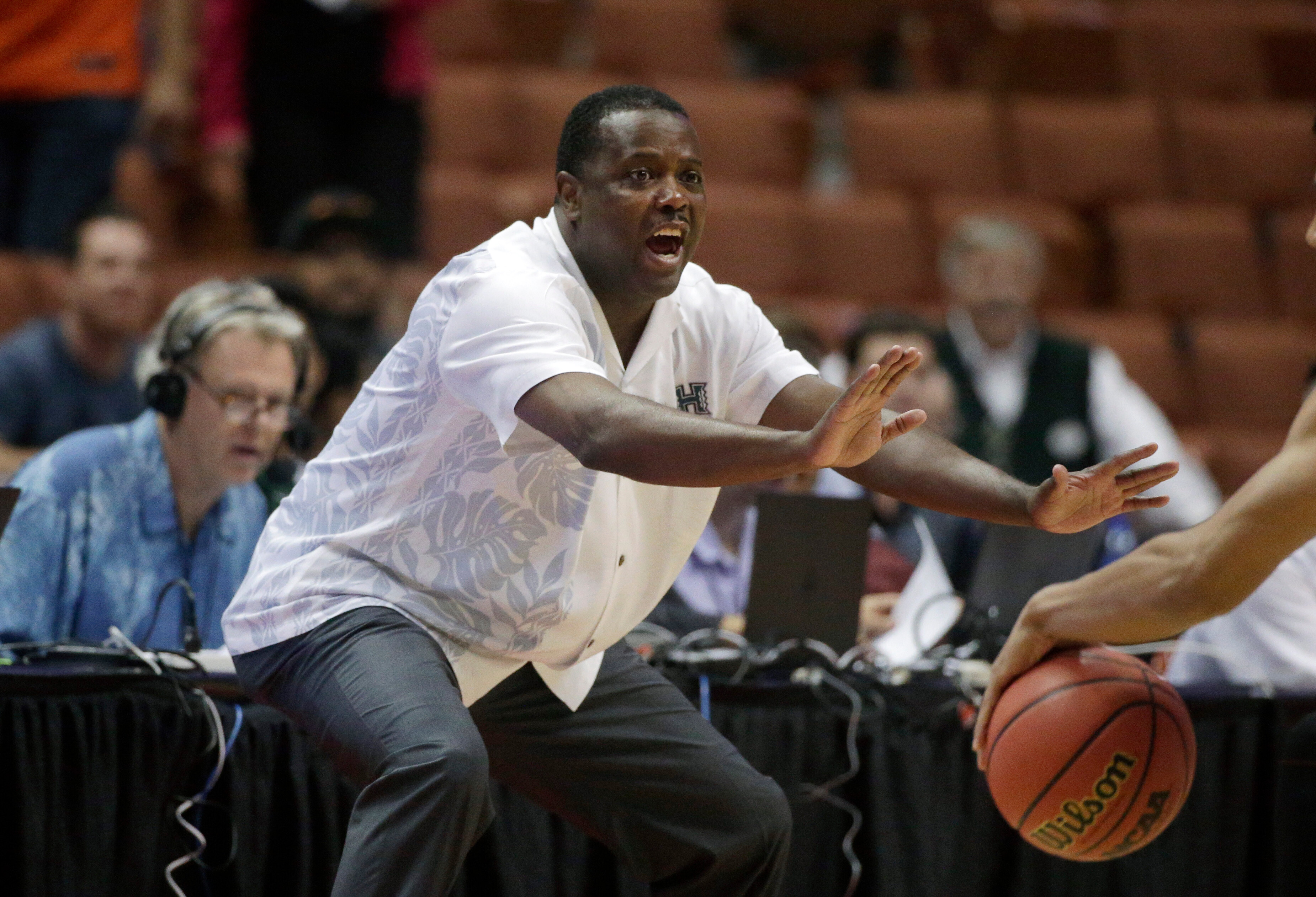Tuskegee men's basketball coach Taylor handcuffed after intervening in ...