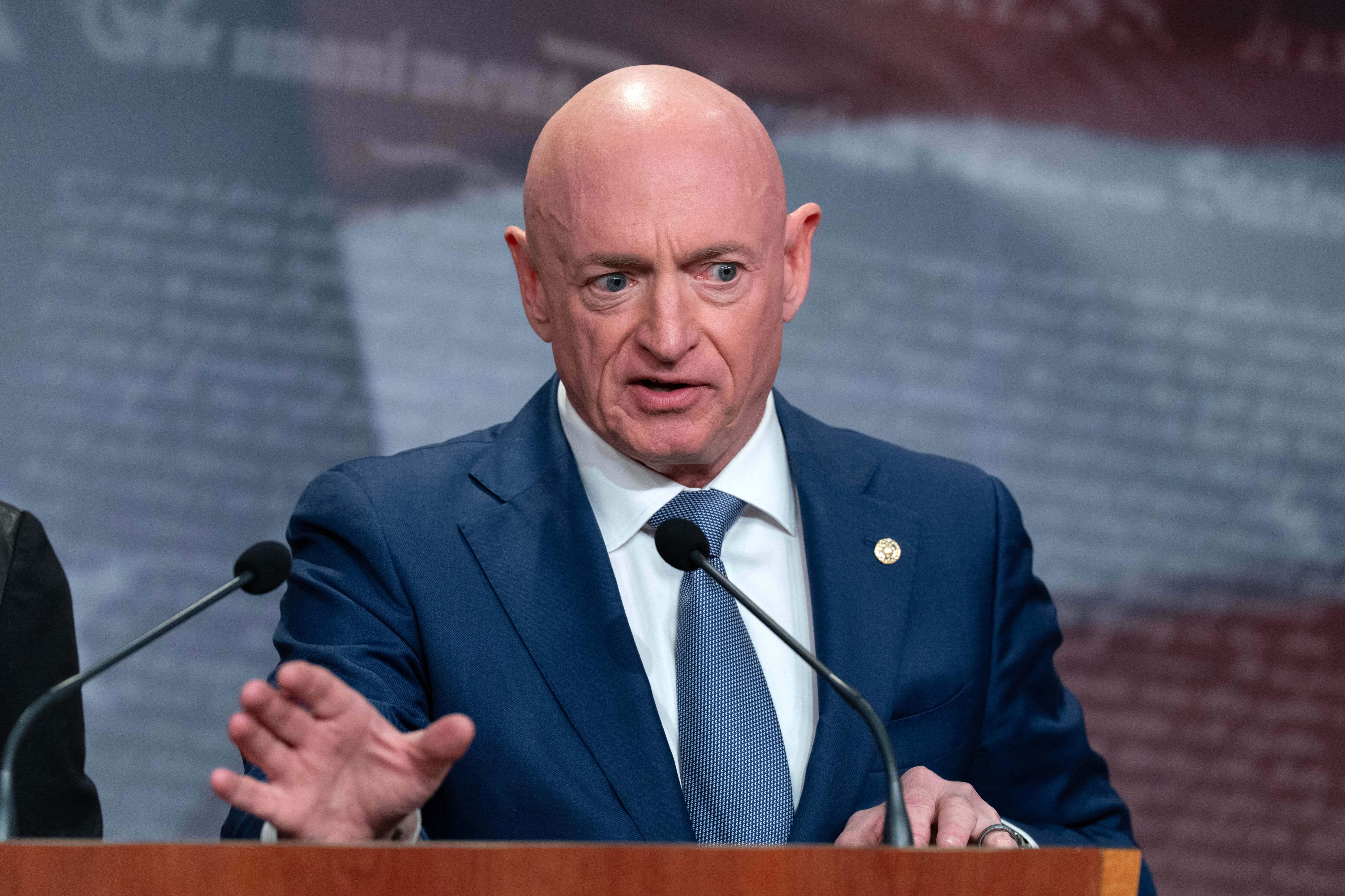 Judge temporarily blocks Pentagon from punishing Sen. Mark Kelly for ...