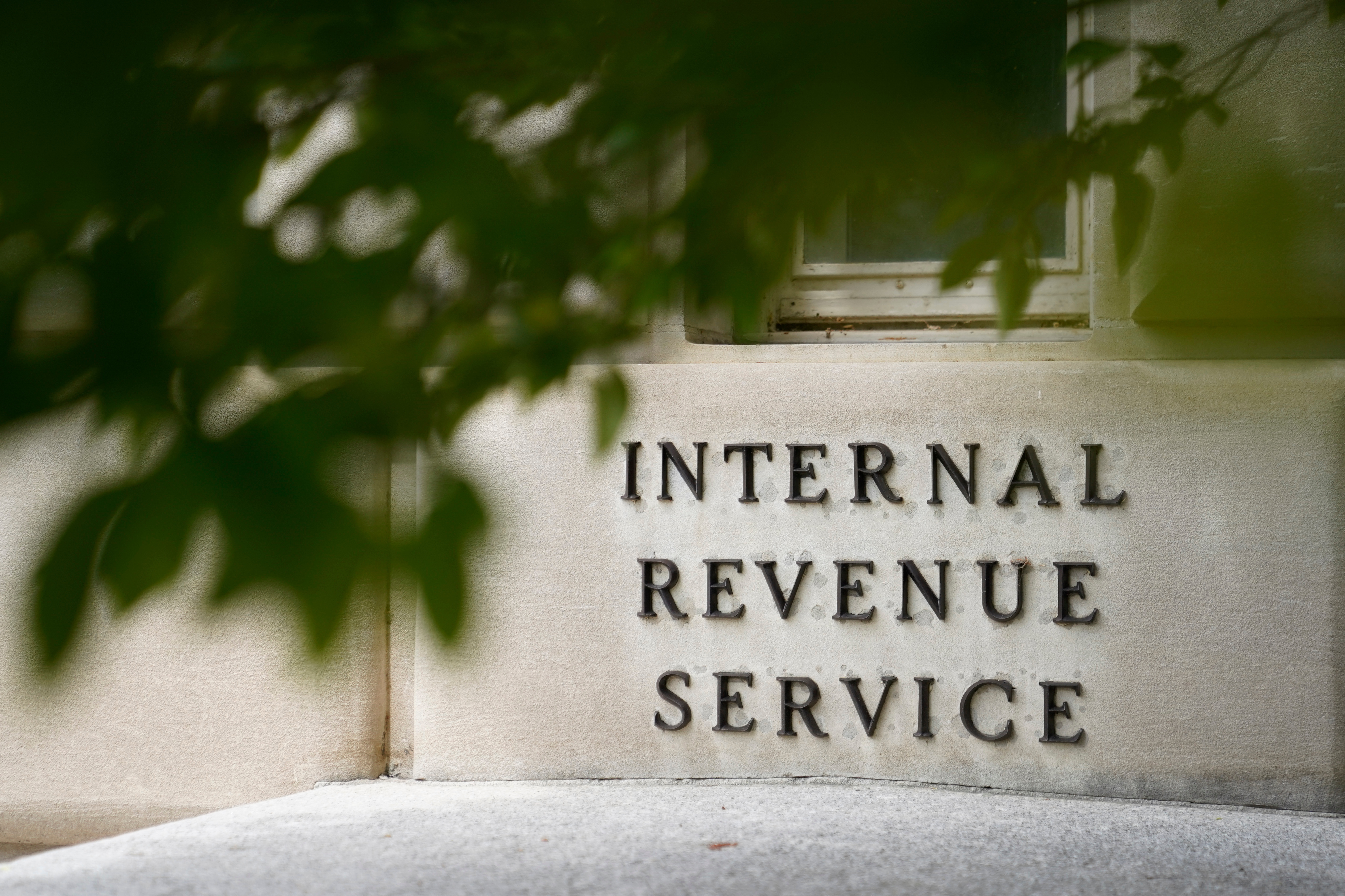 IRS head announces a shake-up on the eve of the 2026 tax season | kgw.com