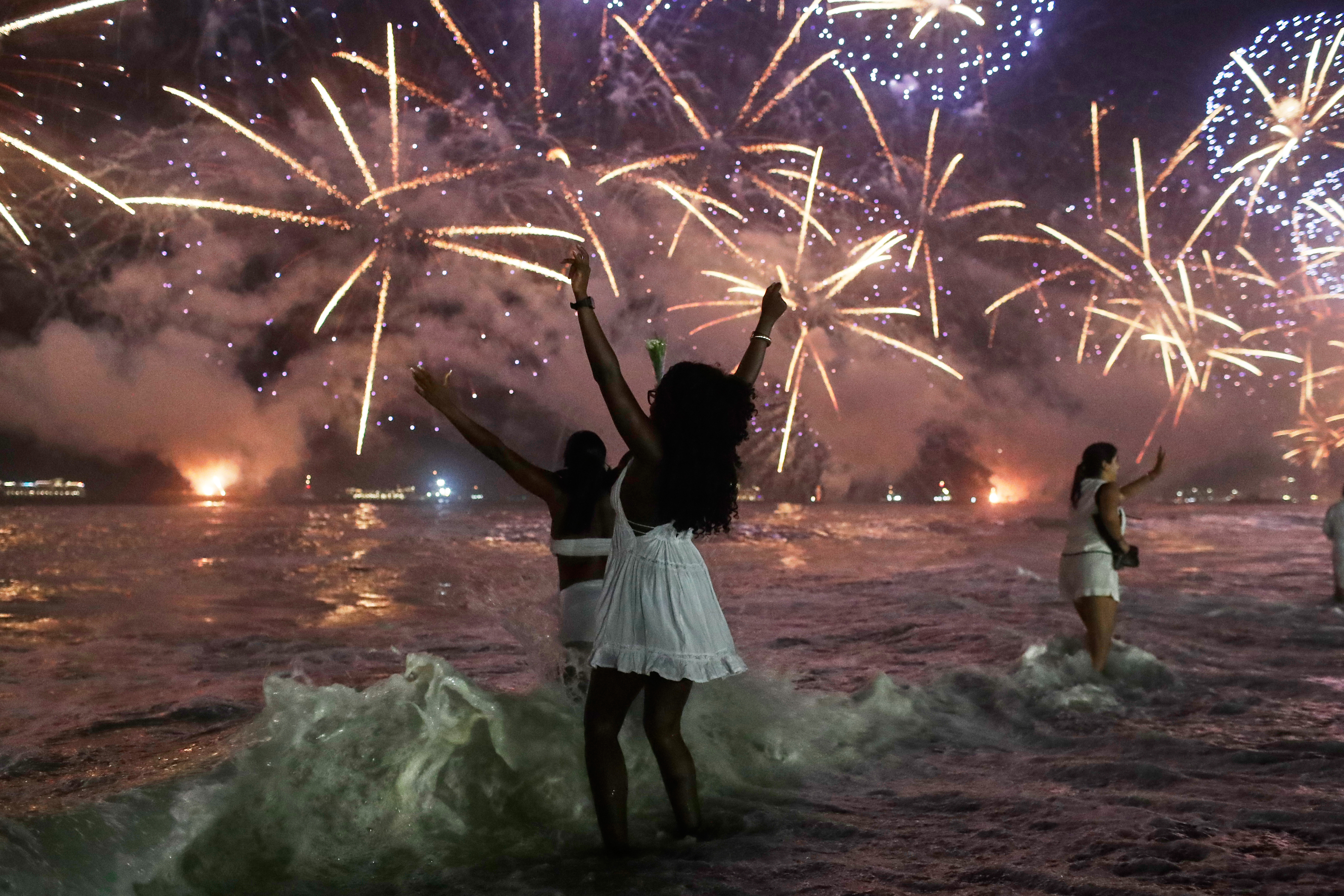 Fireworks dazzled Rio's sky, and more top photos this week in Latin ...