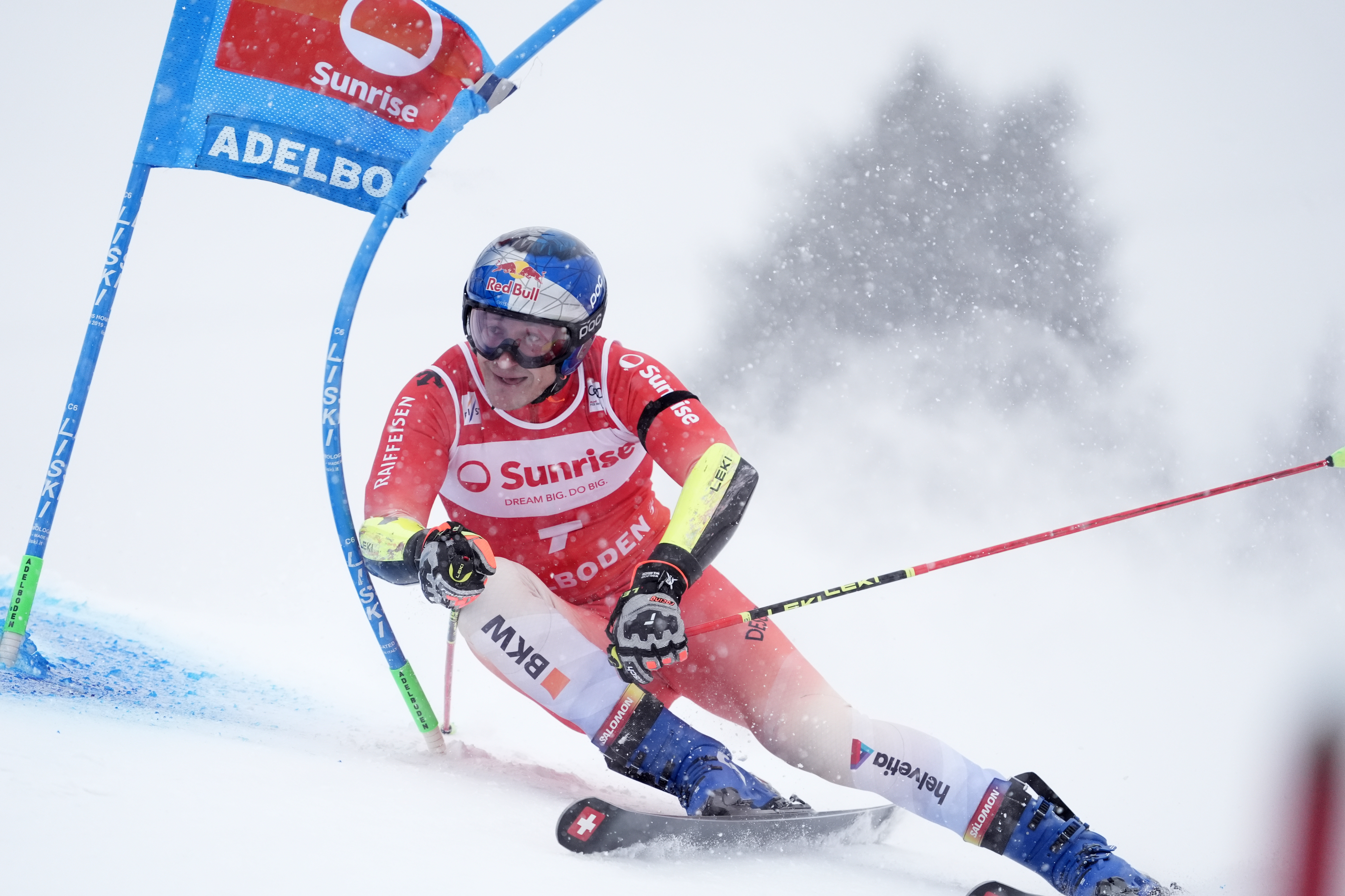 Swiss ski star Odermatt leads World Cup giant slalom seeking record 5th ...