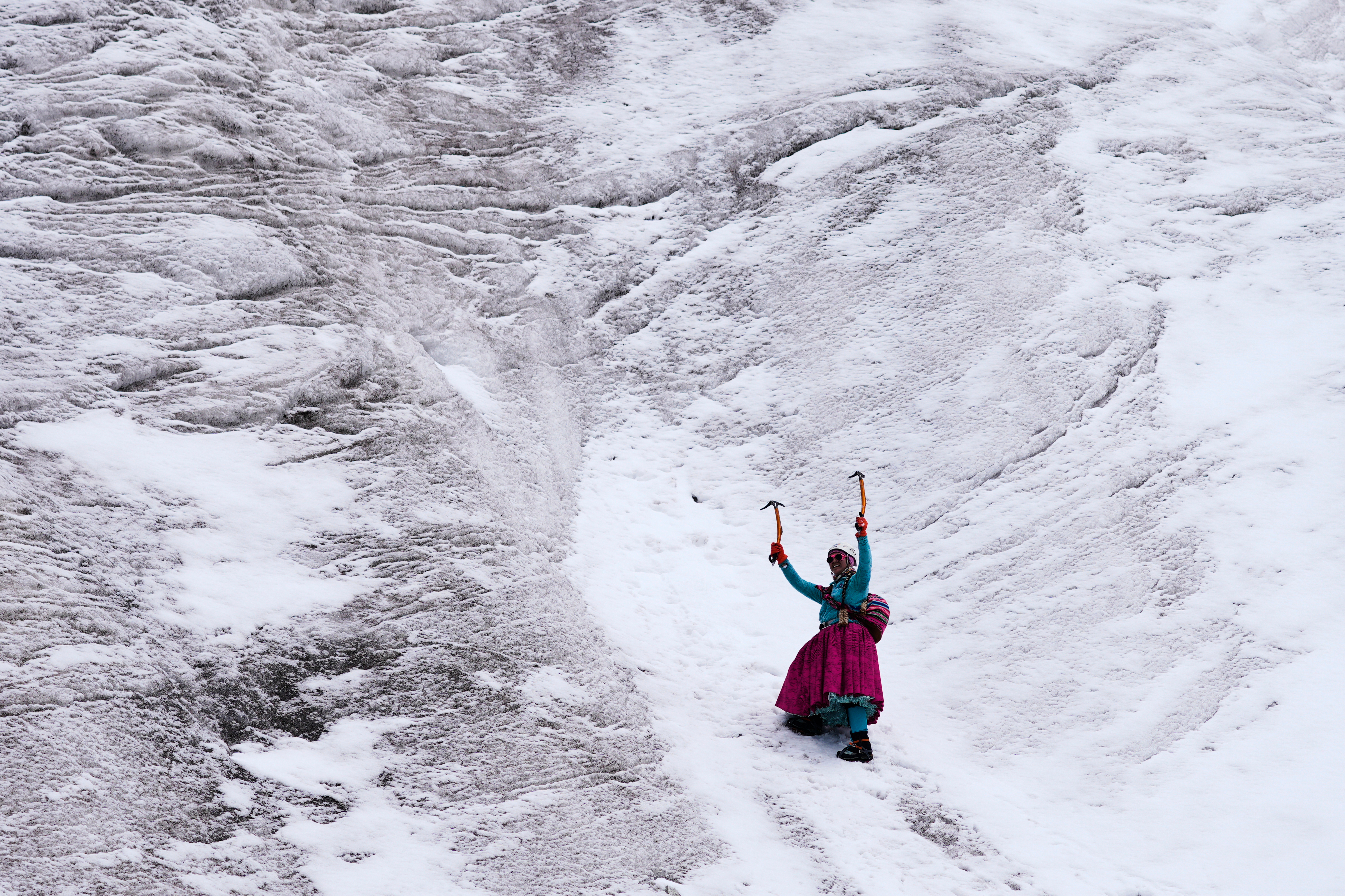 Photos of Bolivian cholitas embracing the bell skirt as a symbol of ...