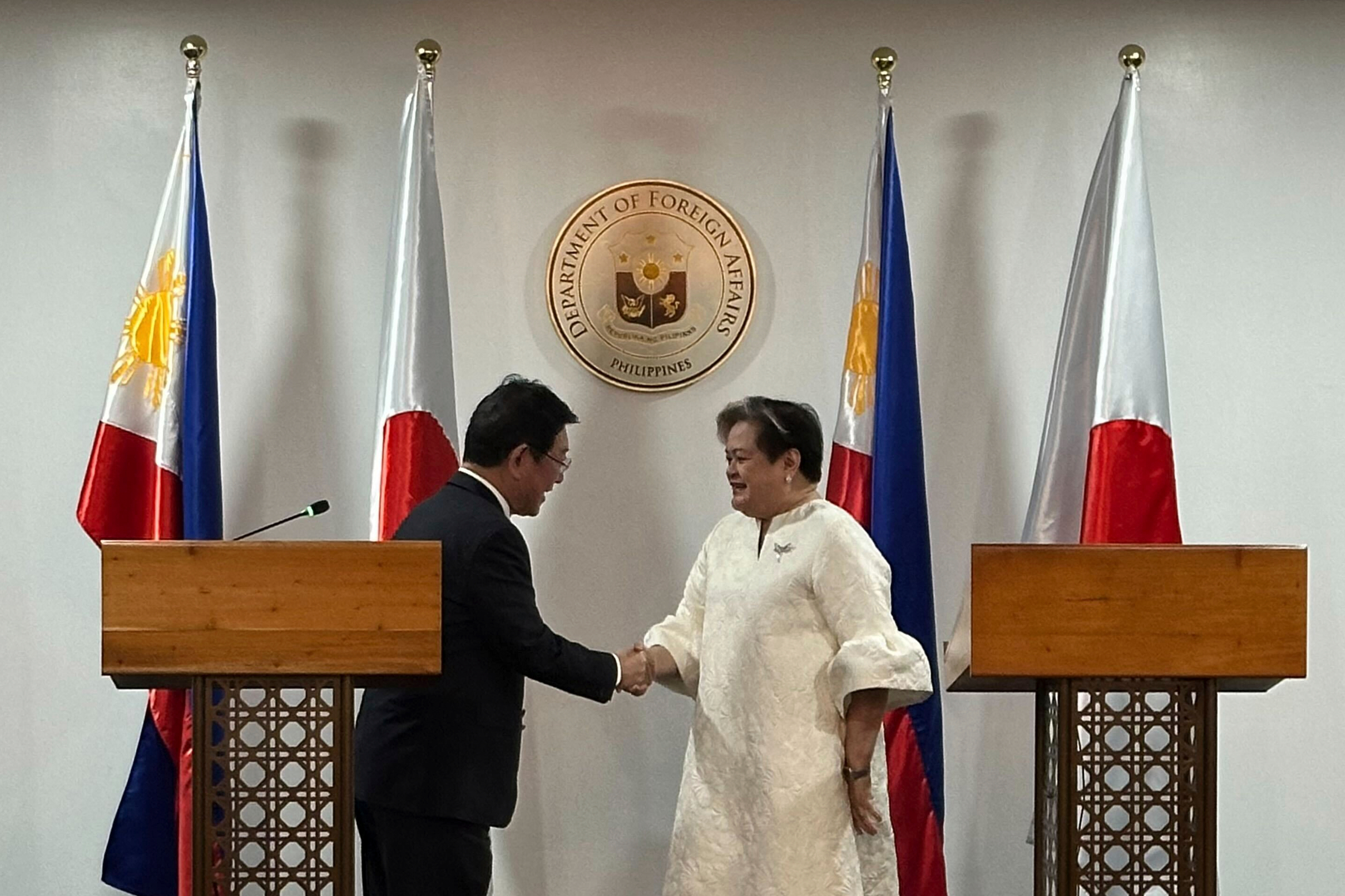 Japan and the Philippines sign a new defense pact as they face growing ...