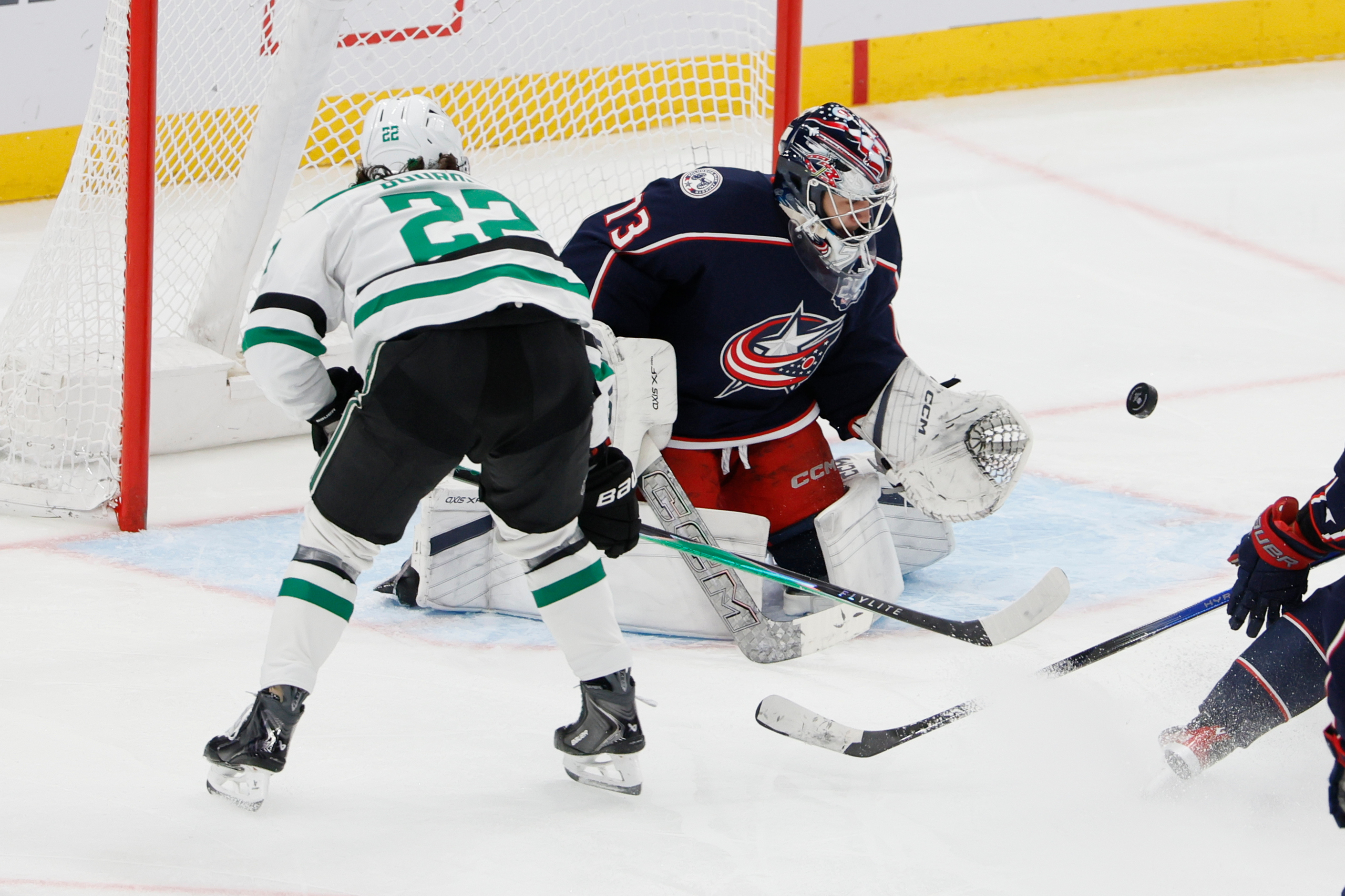 Jet Greaves makes 28 saves, Zach Werenski scores to lead Blue Jackets ...