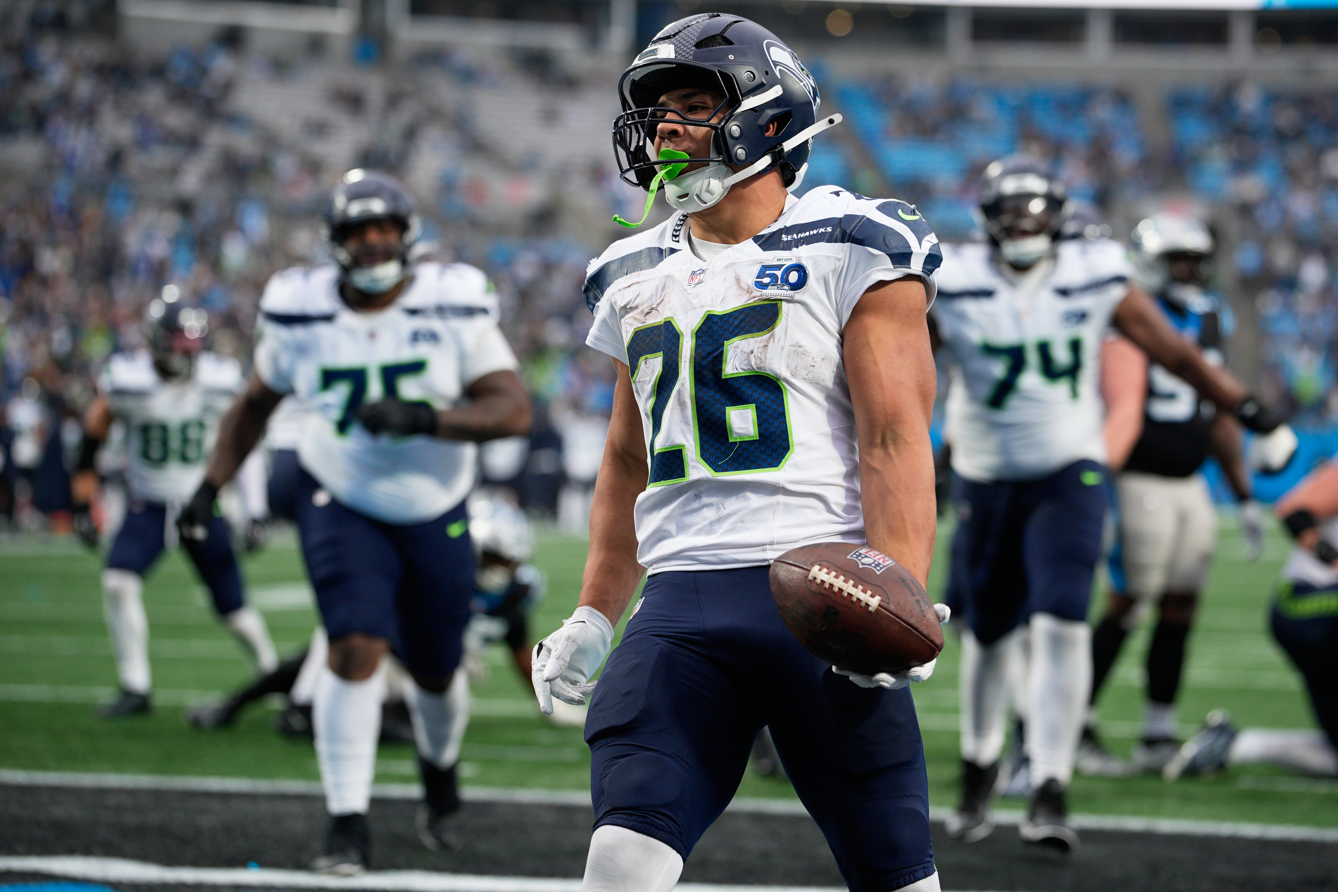 Seahawks close in on NFC's top seed with 27-10 win over Panthers ...