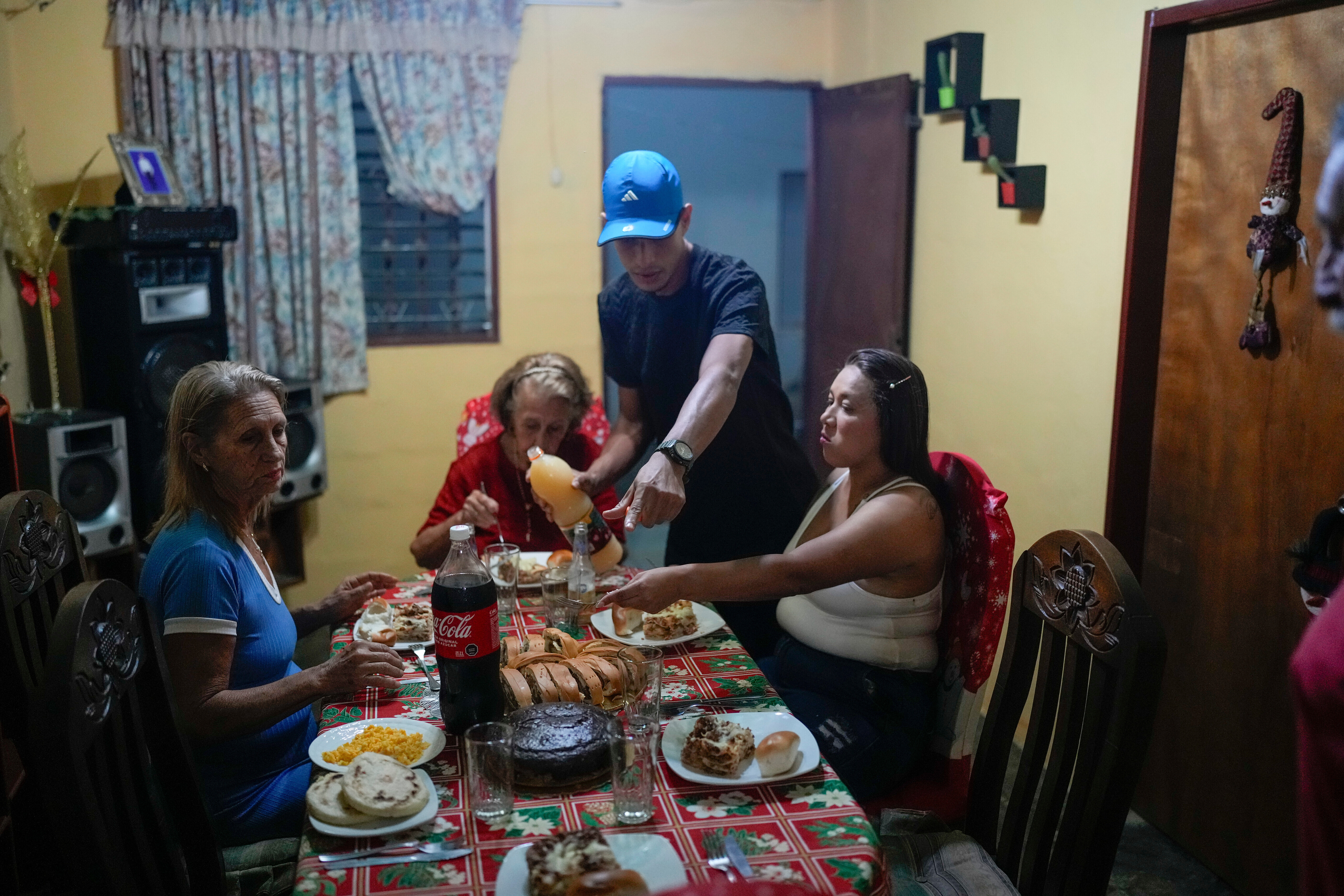 A Venezuelan family's Christmas: From the American dream to poverty ...