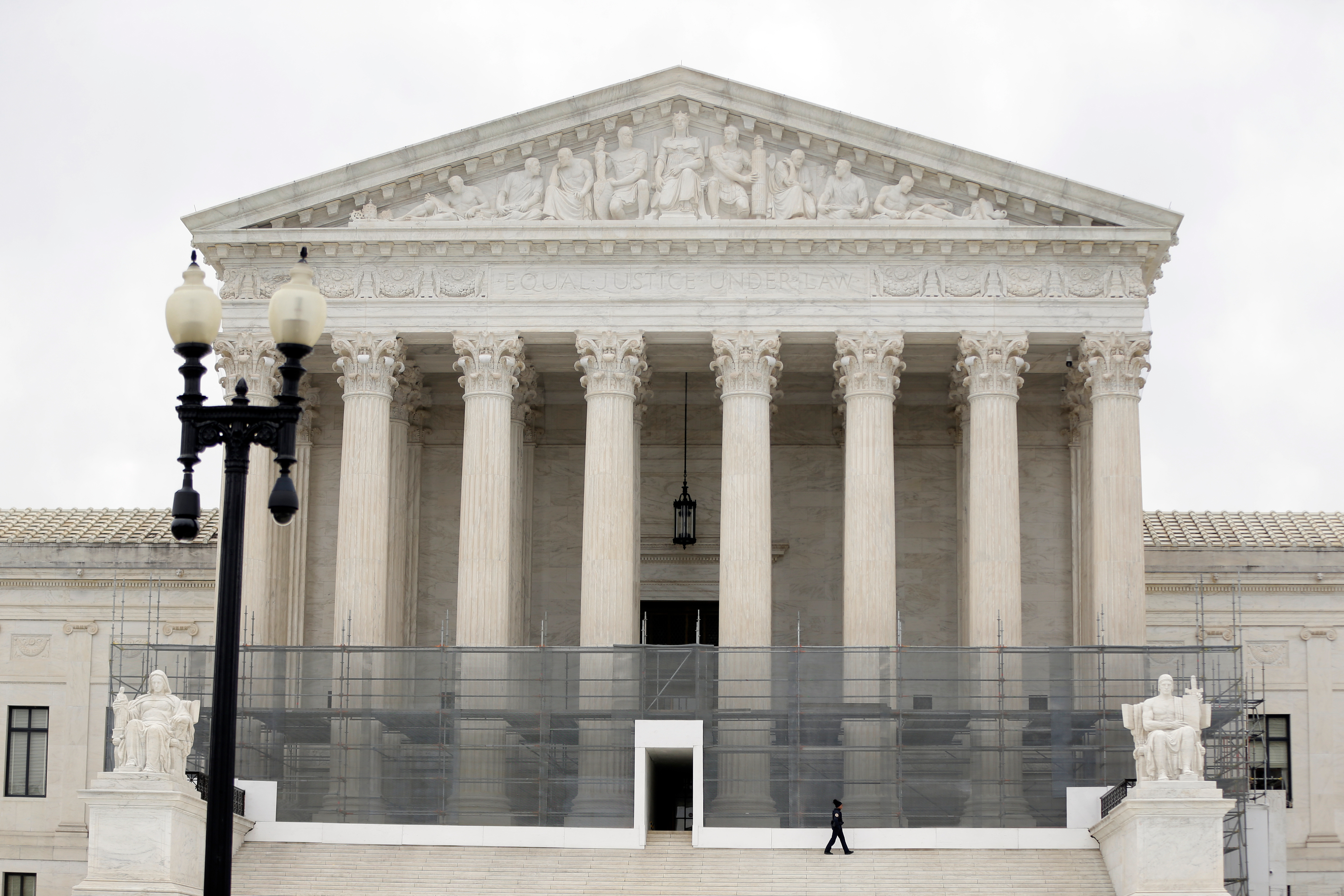 Supreme Court seems likely to strike down Hawaii's restrictions on guns ...