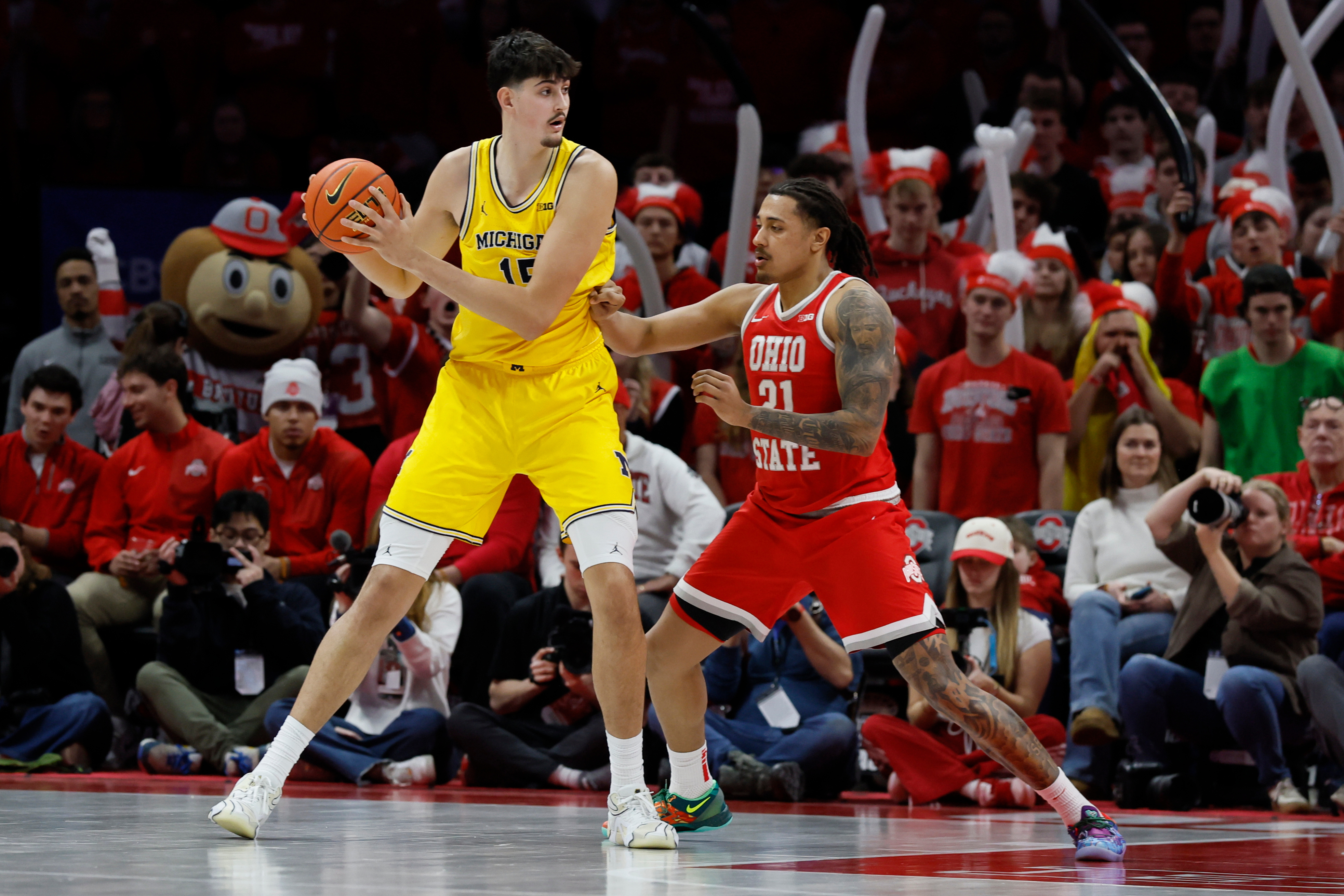 Aday Mara scores career-high 24 points as No. 2 Michigan cruises past ...