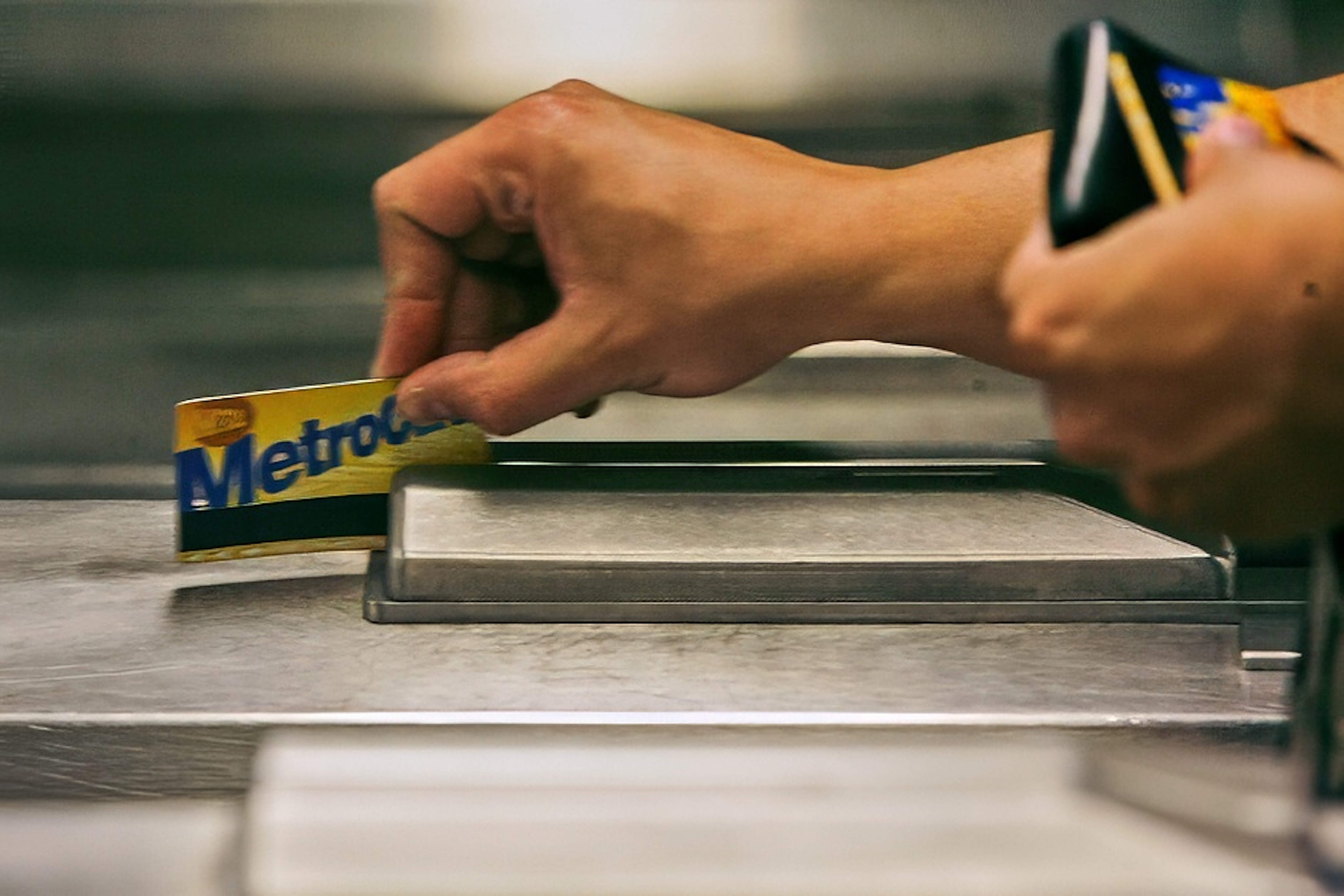 New York subway ends its MetroCard era and switches fully to tap-and-go ...