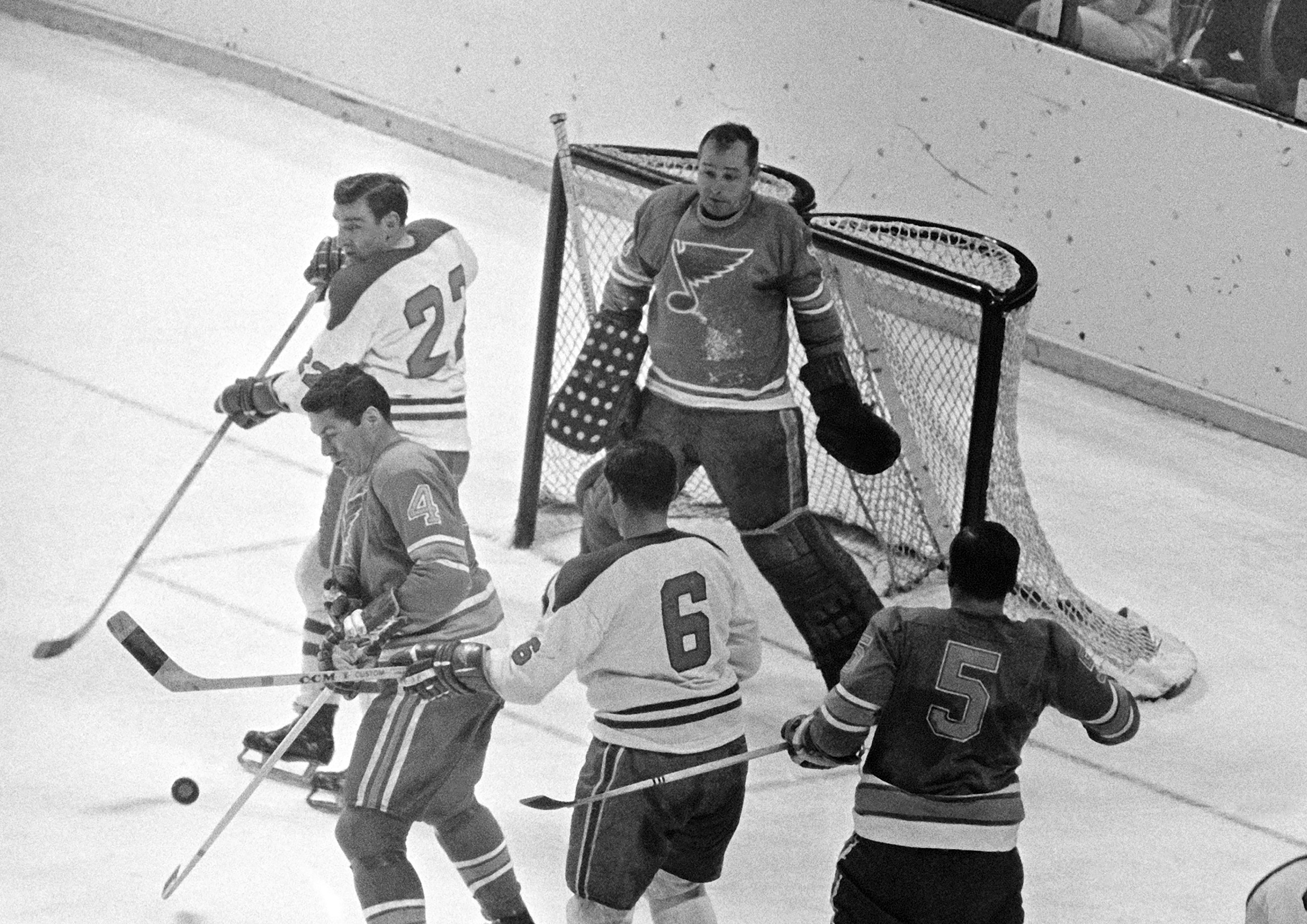 Glenn Hall, whose NHL goalie starts streak may never be broken, dies at ...