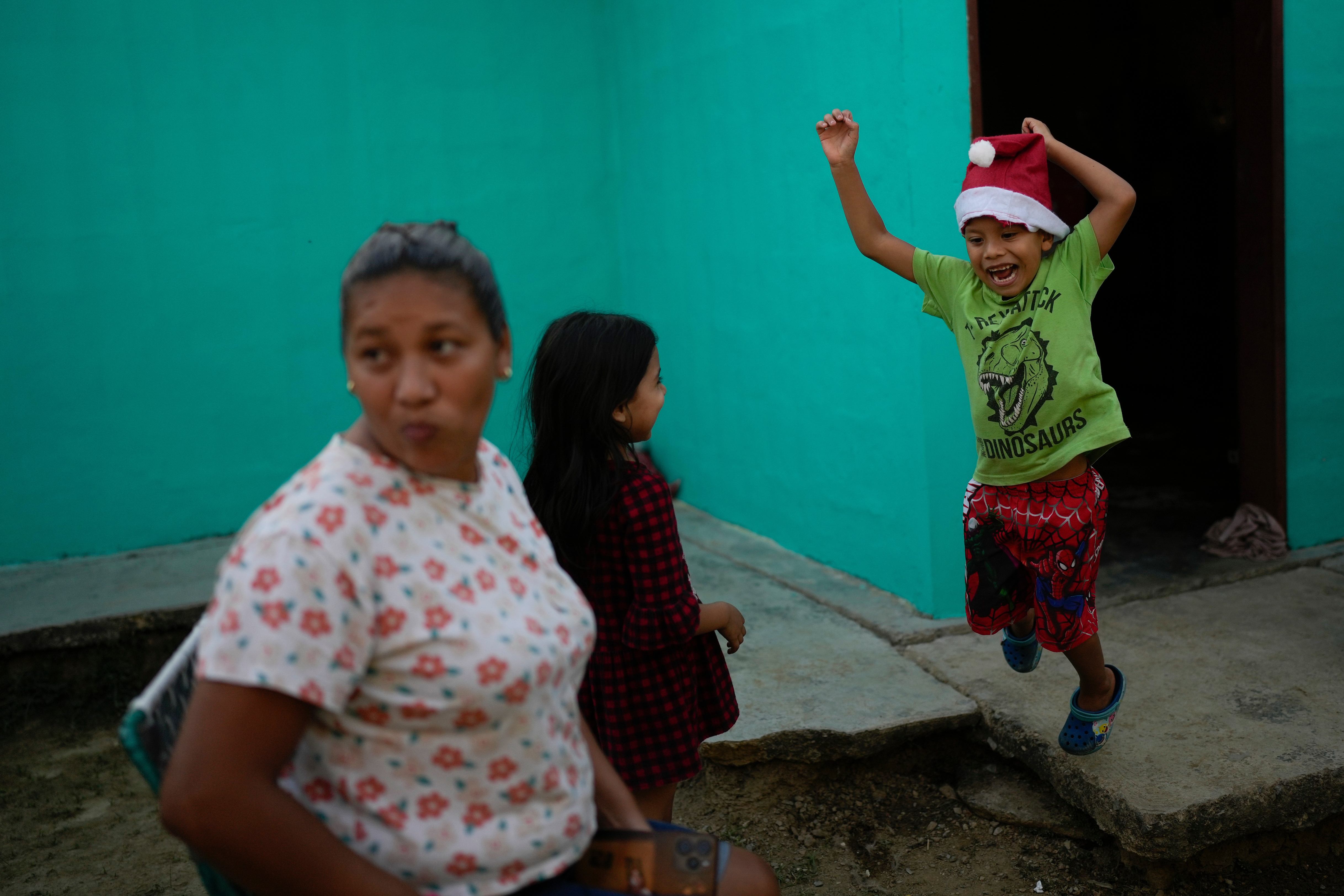 Christmas in Venezuela, polleras and more top photos this week in Latin ...