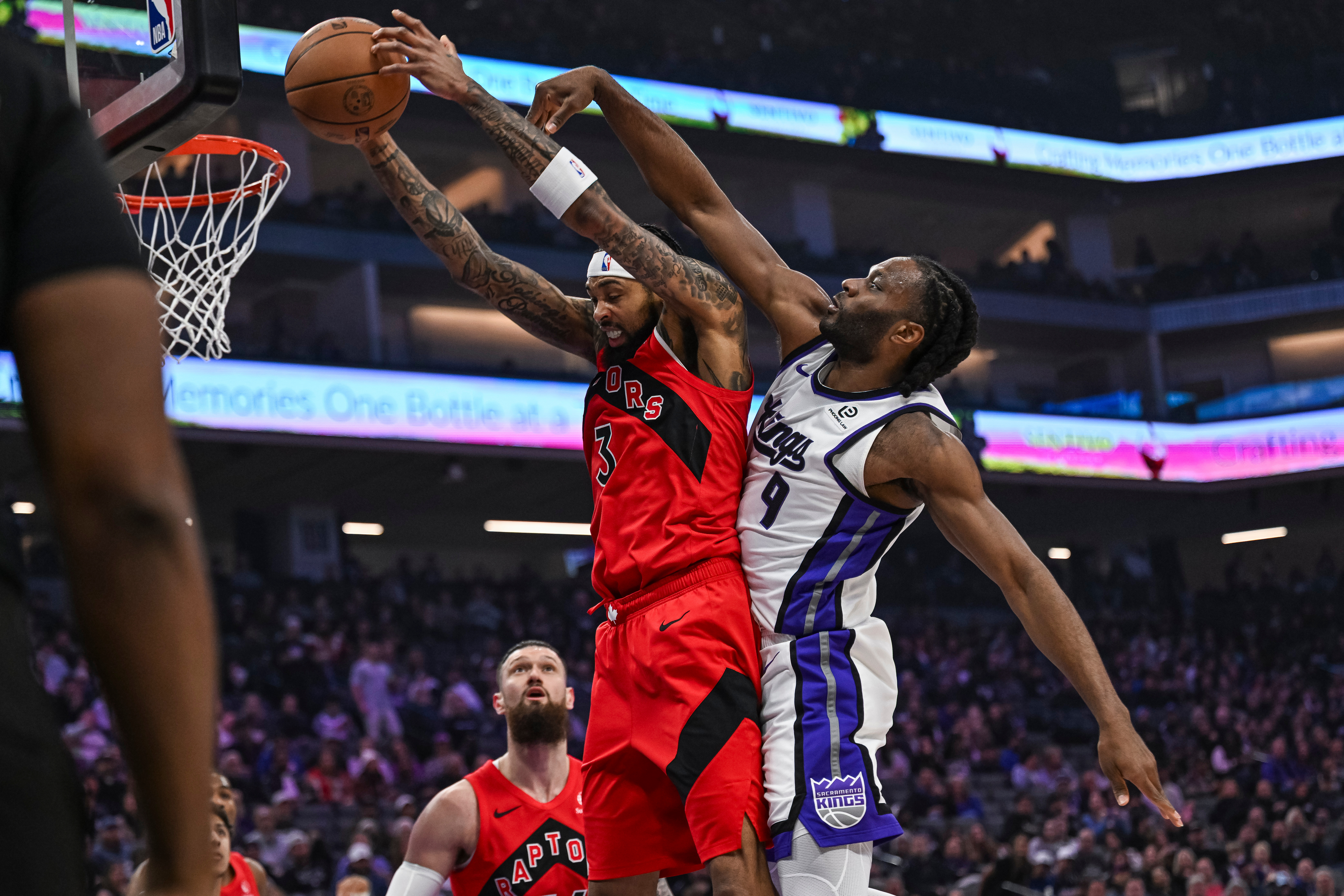Barnes, Raptors heat up in third quarter to beat Kings 122-109 | kgw.com