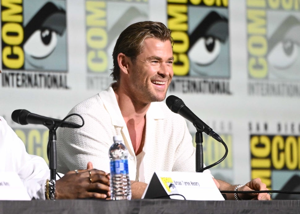 Chris Hemsworth Reacts to Rumors He's Starring in 'Transformers' and 'G ...
