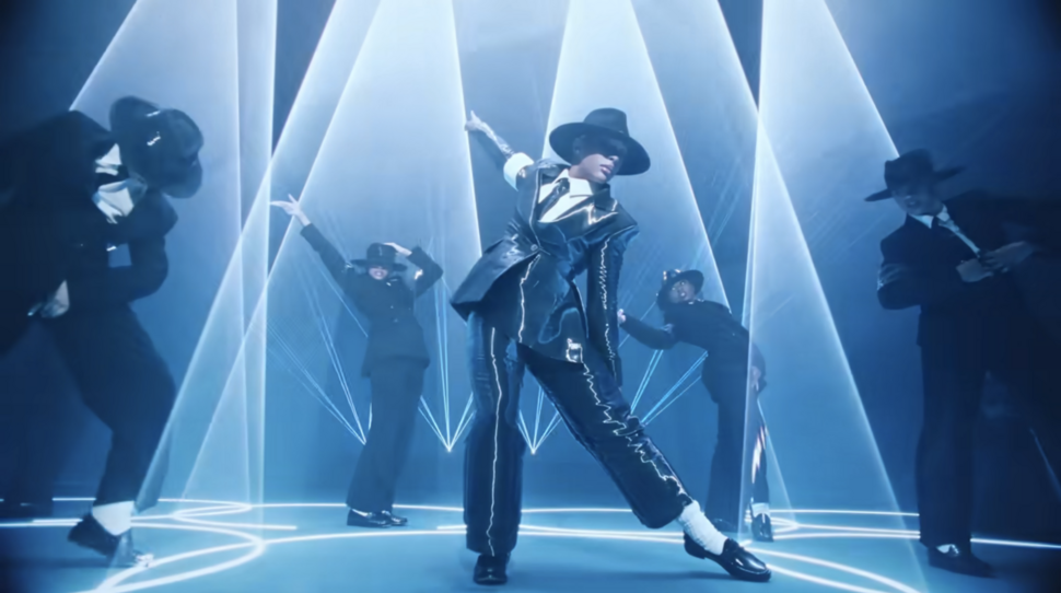Victoria Monét Pays Homage to Janet Jackson in 'Alright' Music Video ...