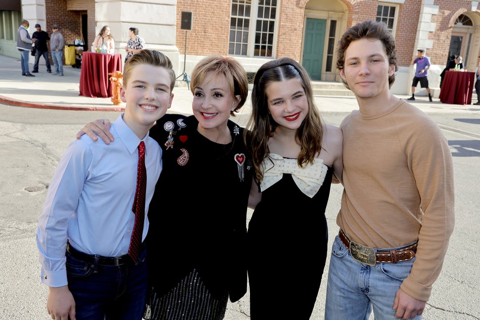 'Young Sheldon' Star Annie Potts Reveals Cast 'Gathered at Meemaw's to ...